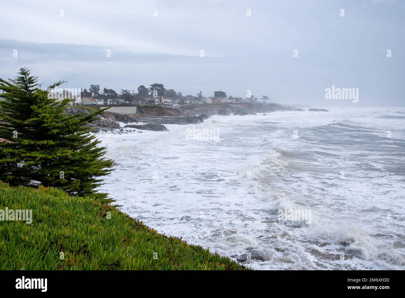 Le cyclone de la bombe cause une tempête grave, des dégâts causés par ...