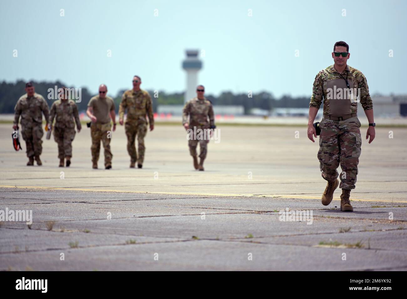 Les aviateurs du groupe d'intervention en cas d'urgence 156th, la ...