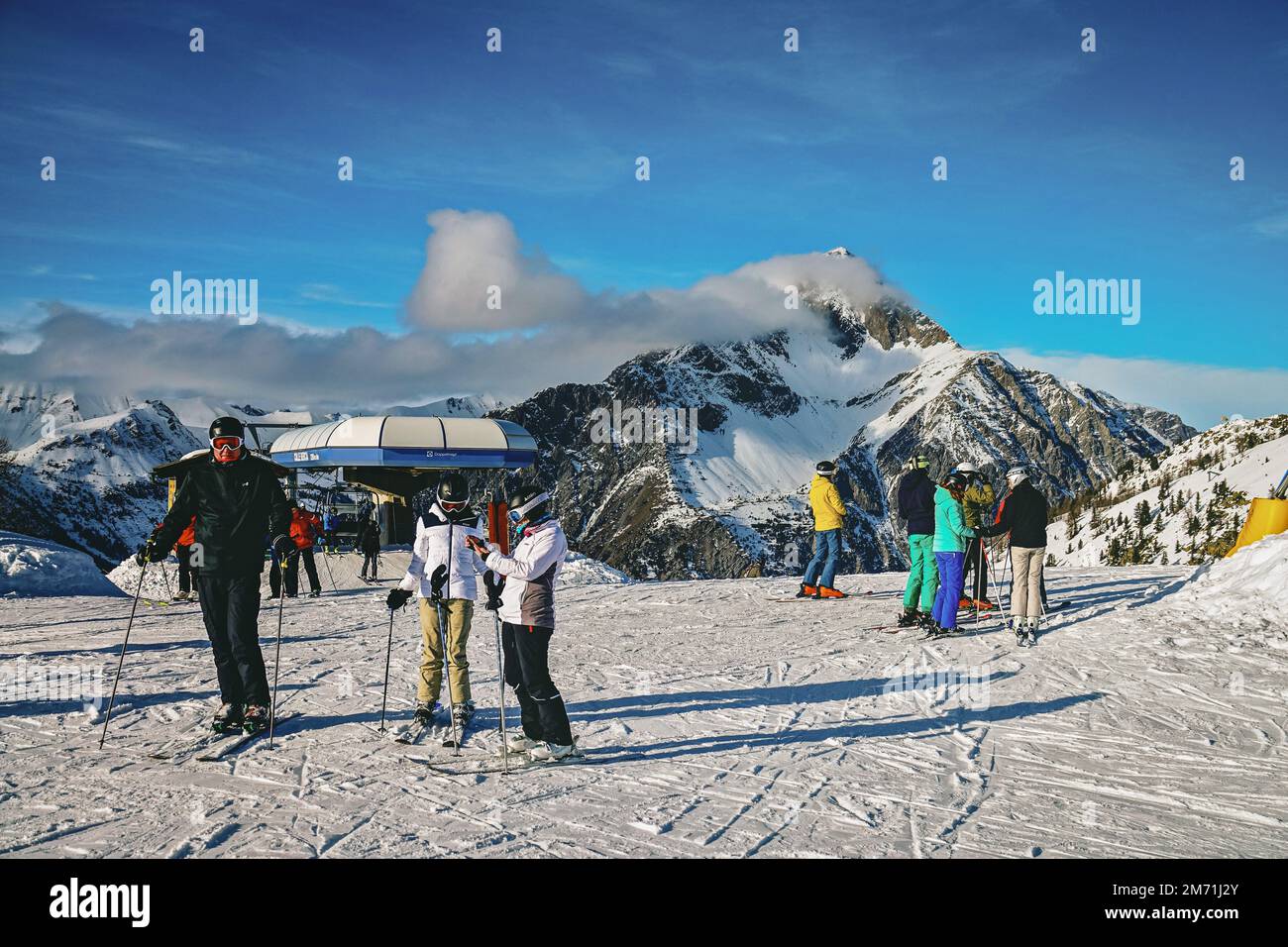 Vue d'ensemble Claviere station de ski dans le Piémont dans les Alpes à ...