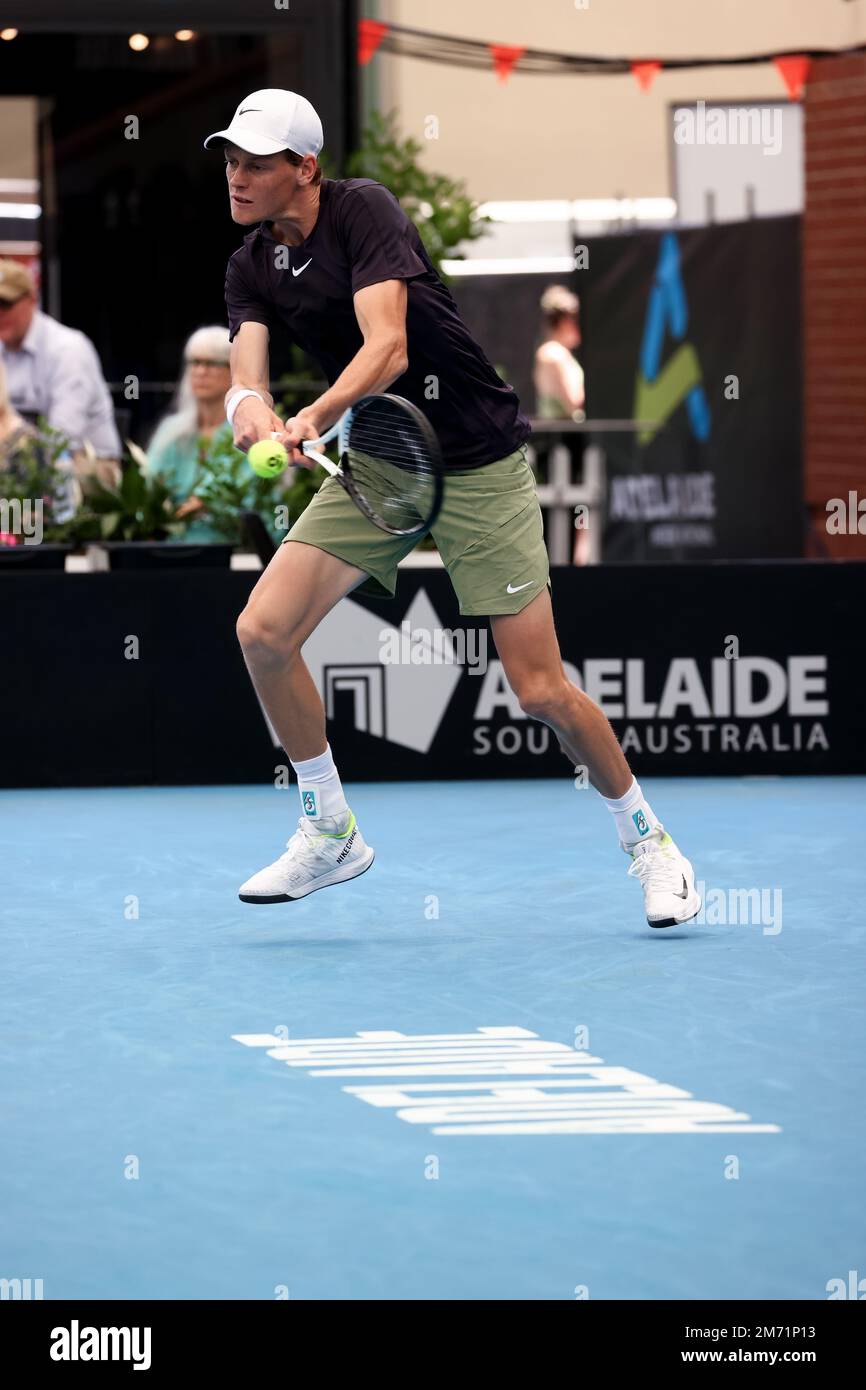 Adélaïde, Australie, 6 janvier 2023. Jannik sinner, d'Italie, est à l ...