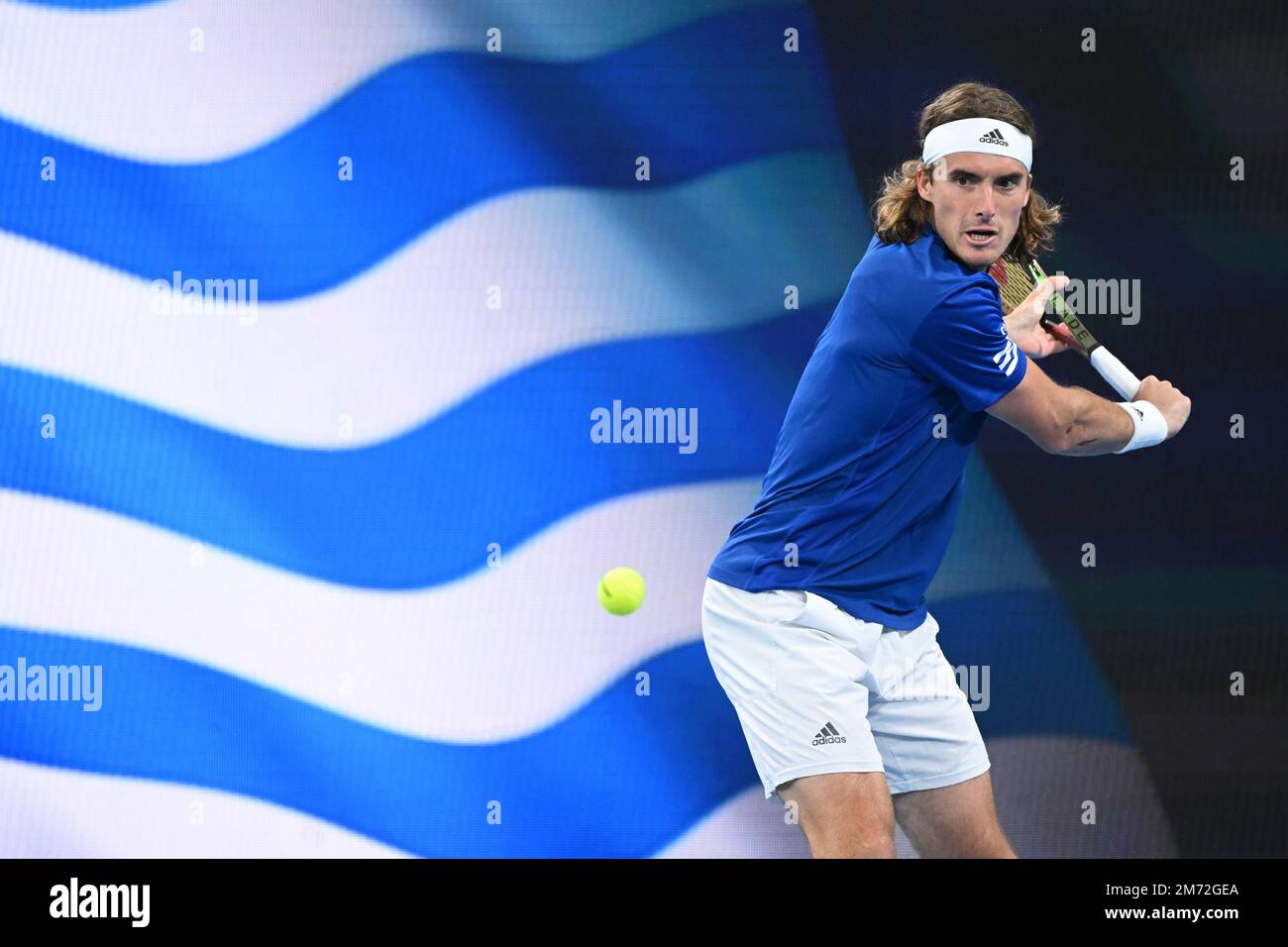 Stephanos Tsitsipas de Grèce se réchauffe avant son match contre Matteo ...