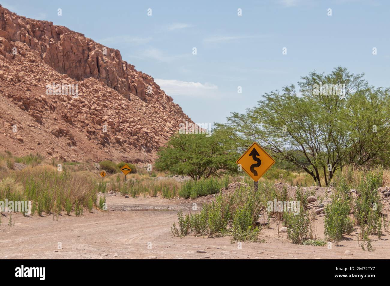 Signalisation routière au milieu de la vallée de Garganta del Diablo à ...