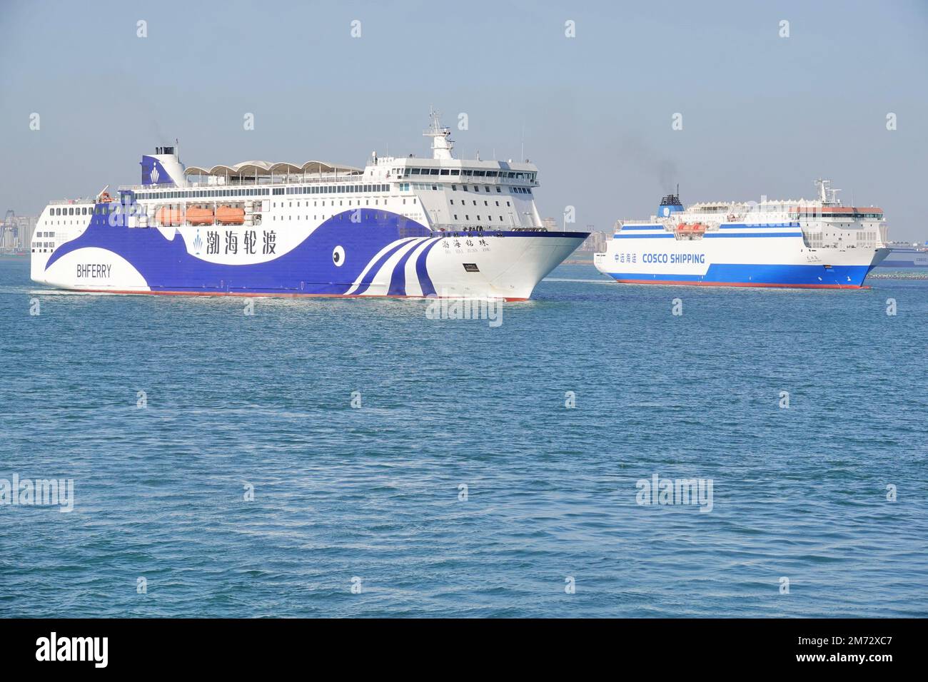 YANTAI, CHINE - le 7 JANVIER 2023 - Un navire à passagers de Yantai à ...