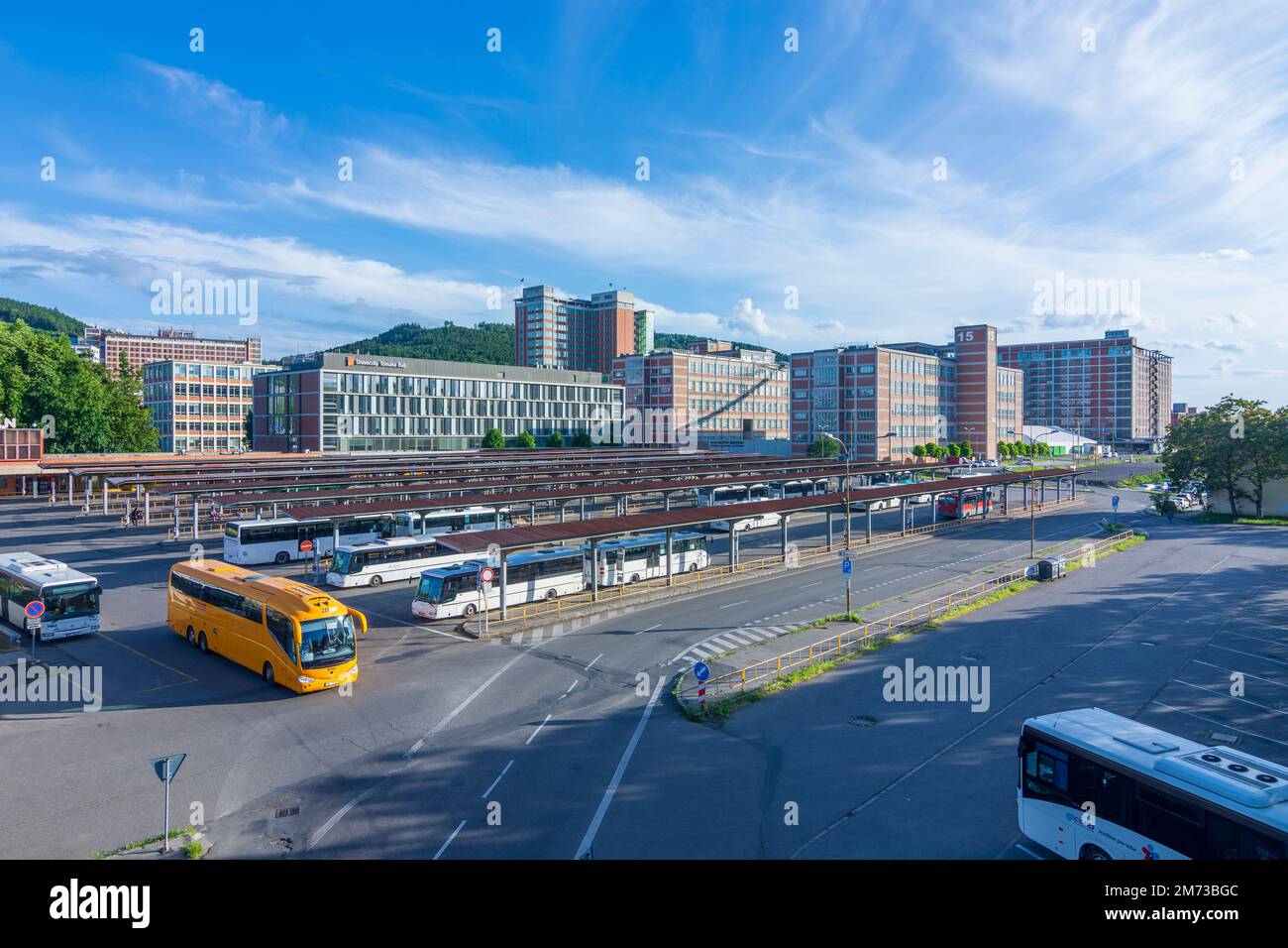 Zlin: Bâtiments de l'ancienne usine Bata Shoes, gare routière à Zlinsky ...