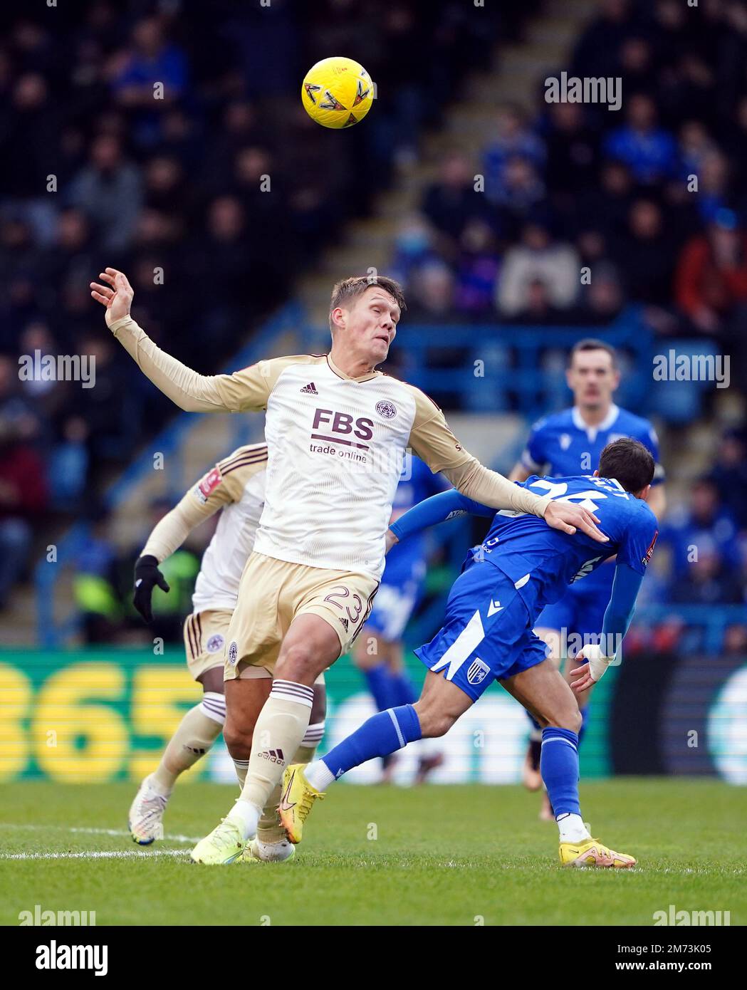 Scott Kashket de Gillingham et Jannik Vestergaard de Leicester City (à ...