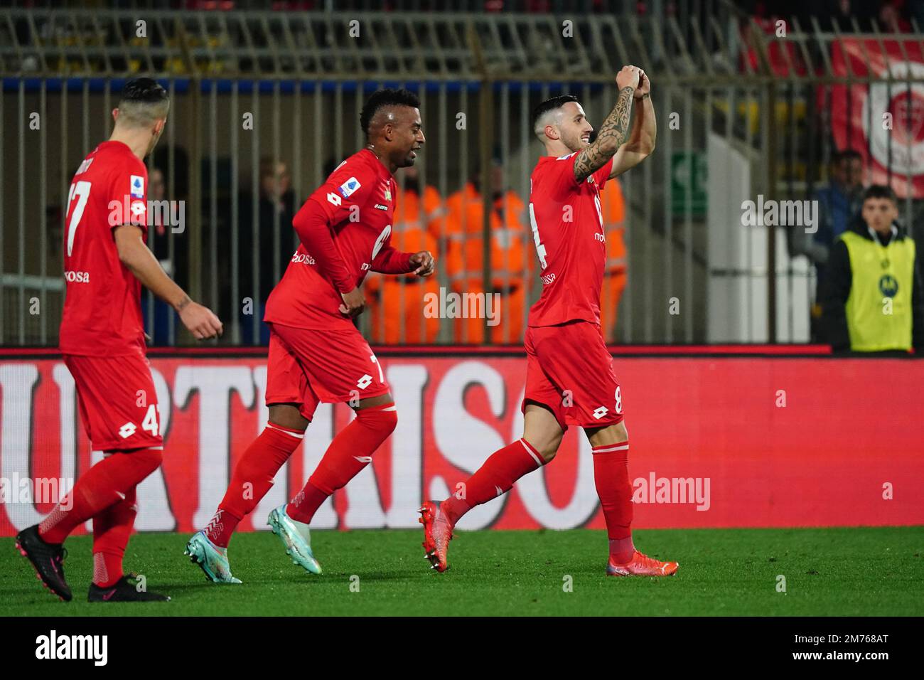 Patrick Ciurria (AC Monza) célèbre son but lors du championnat italien ...