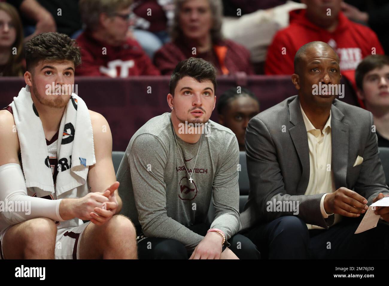 7 janvier 2023 : Virginia Tech Hokies garde Hunter Cattoor (au centre ...