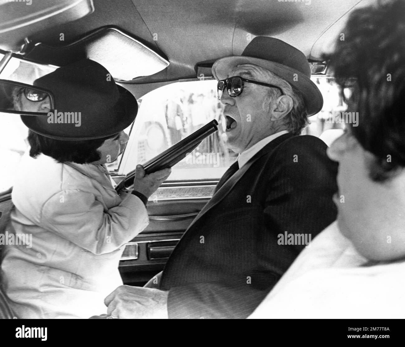 HERVE VILLECHAIZE FRANK CAMPANELLA et IRVING SELBST dans LE GANG QUI NE ...