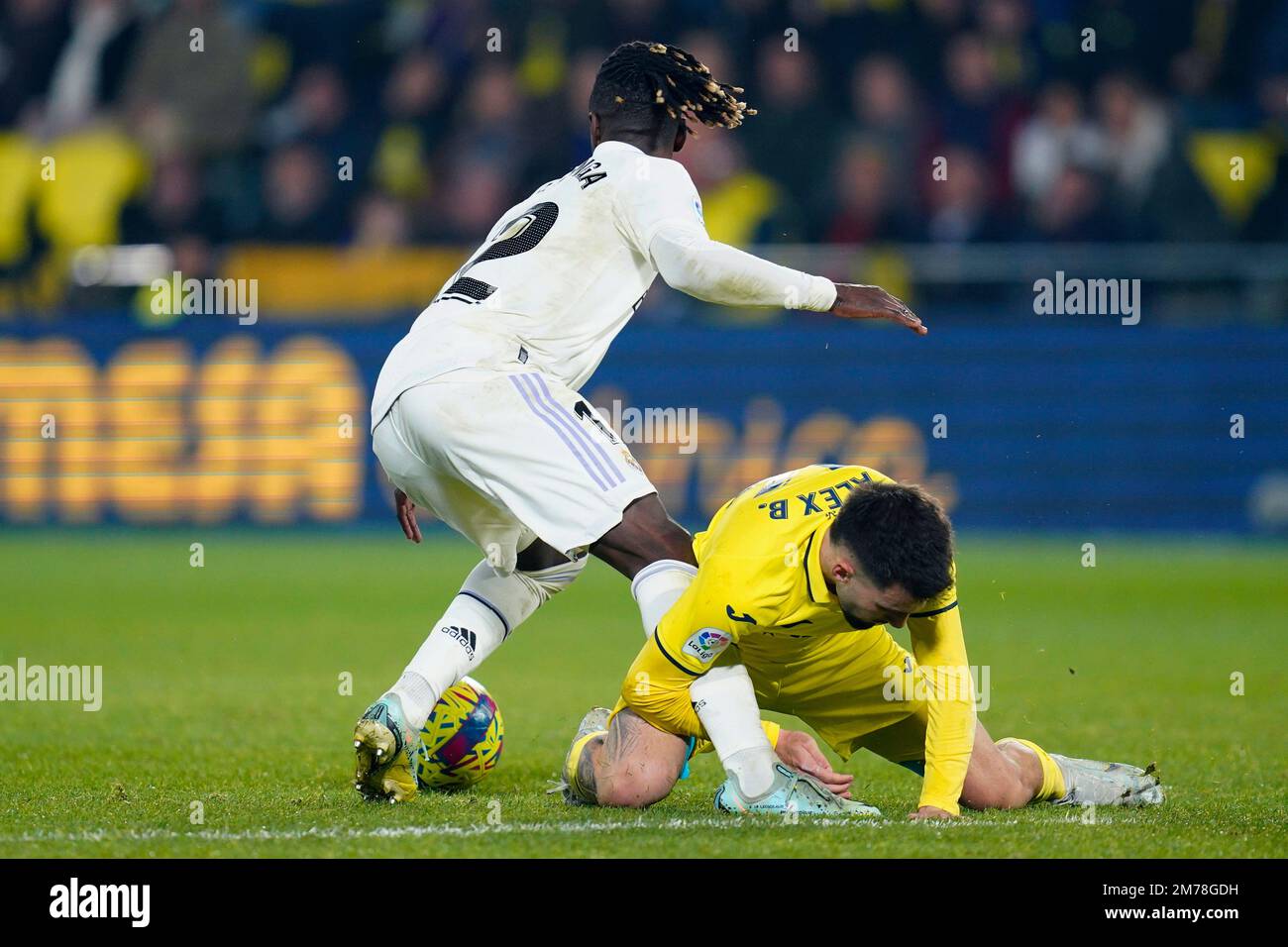 Eduardo Camavinga du Real Madrid et Alex Baena de Villarreal CF pendant le match de la Liga ...
