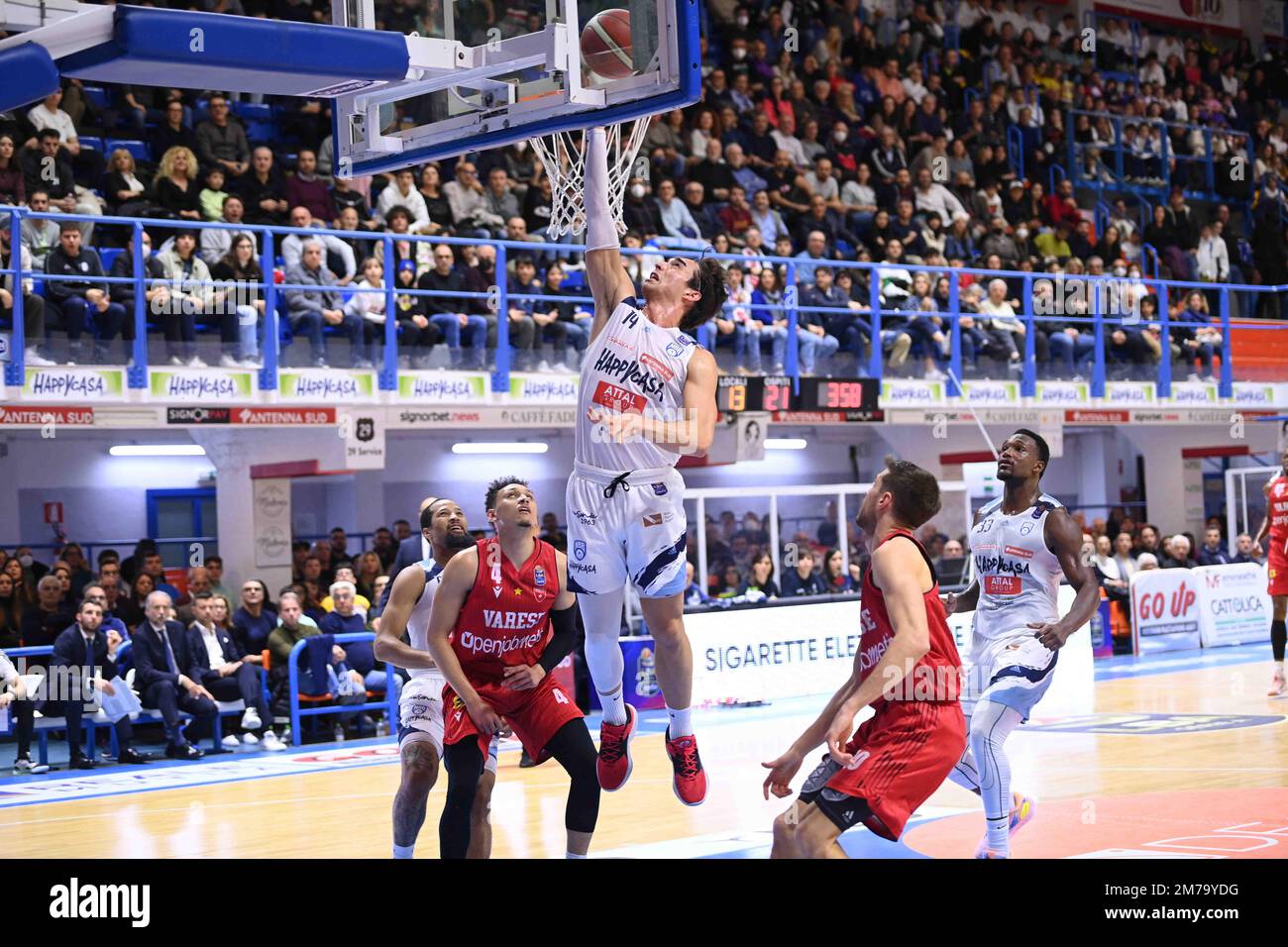 Heureux 2023 basket Banque de photographies et d’images à haute résolution - Alamy