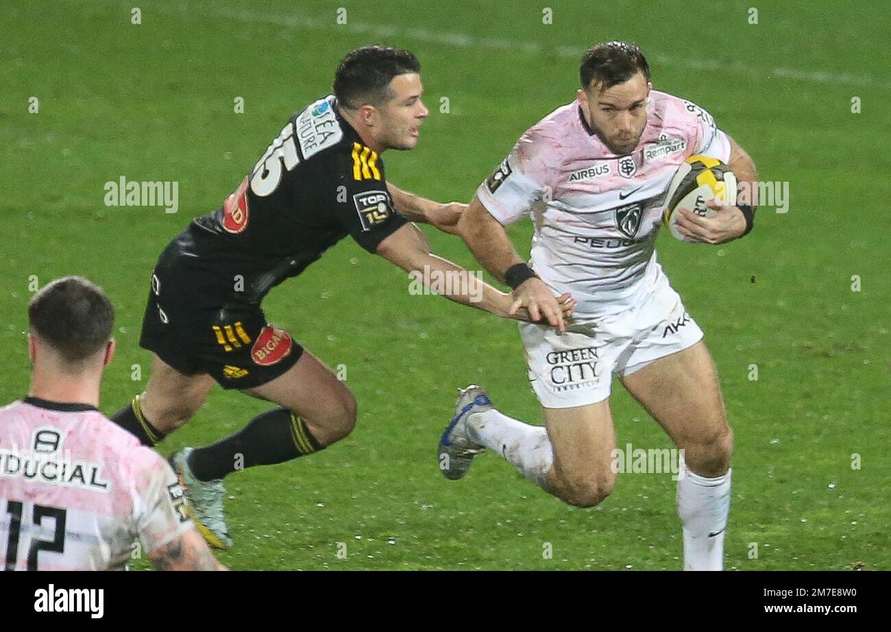 Paul Graou du Stade Toulousain et Brice Dulin du Stade Rochelais lors ...