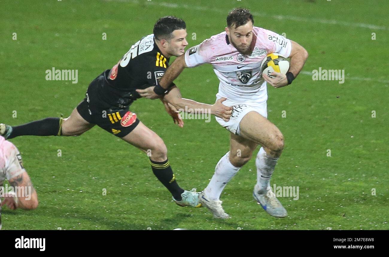 Paul Graou du Stade Toulousain et Brice Dulin du Stade Rochelais lors ...