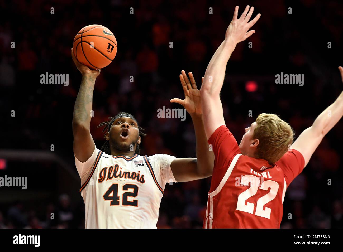 Illinois' Dain Dainja (42) shoots over Wisconsin's Steven Crowl (22 ...