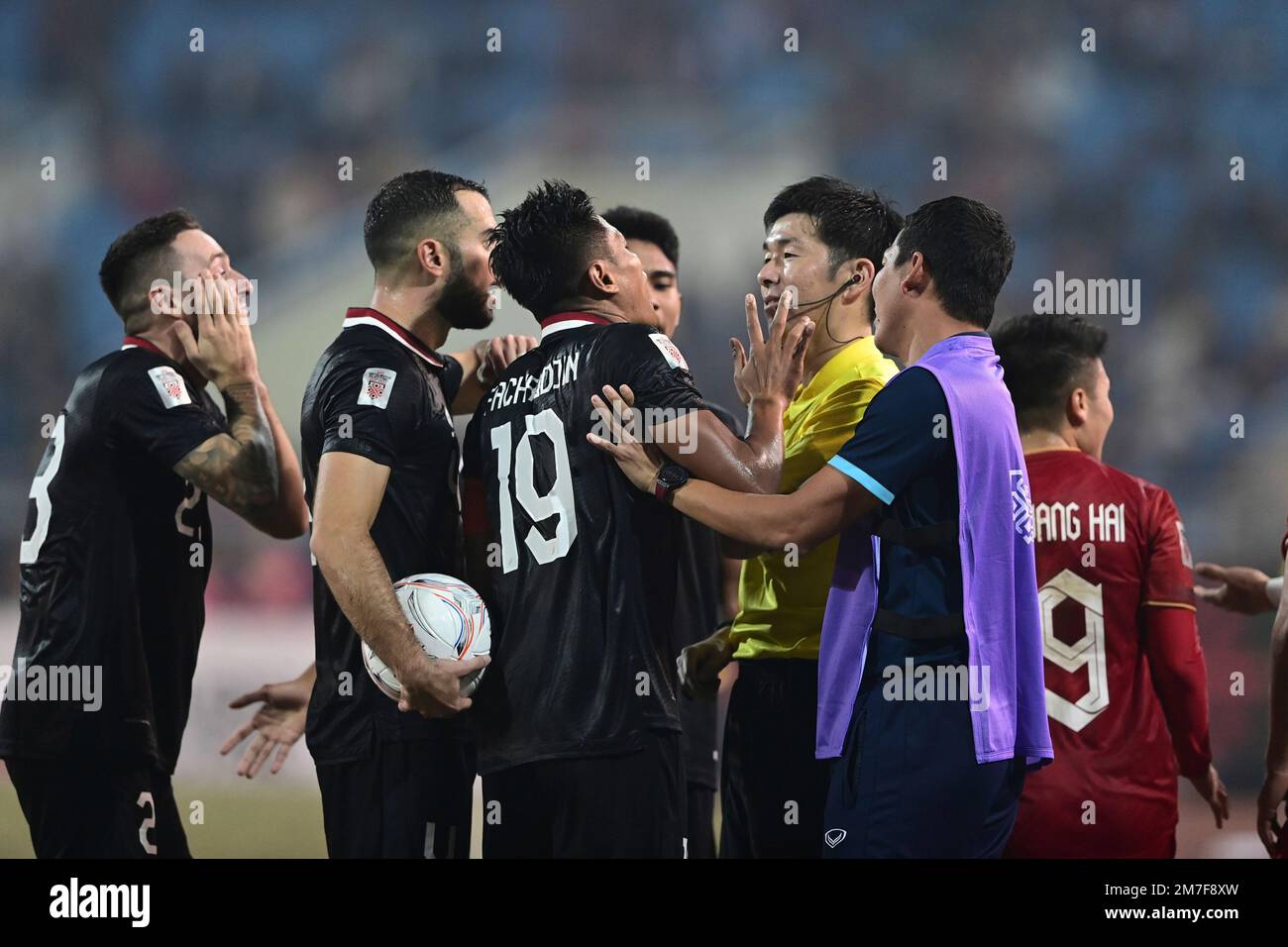 Players from Indonesia argue with referee during match against Vietnam ...