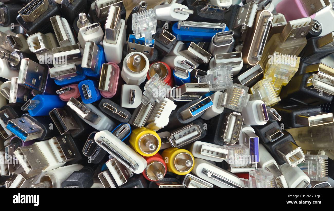 Tas beaucoup de câbles périphériques connecteurs fiches norme ...