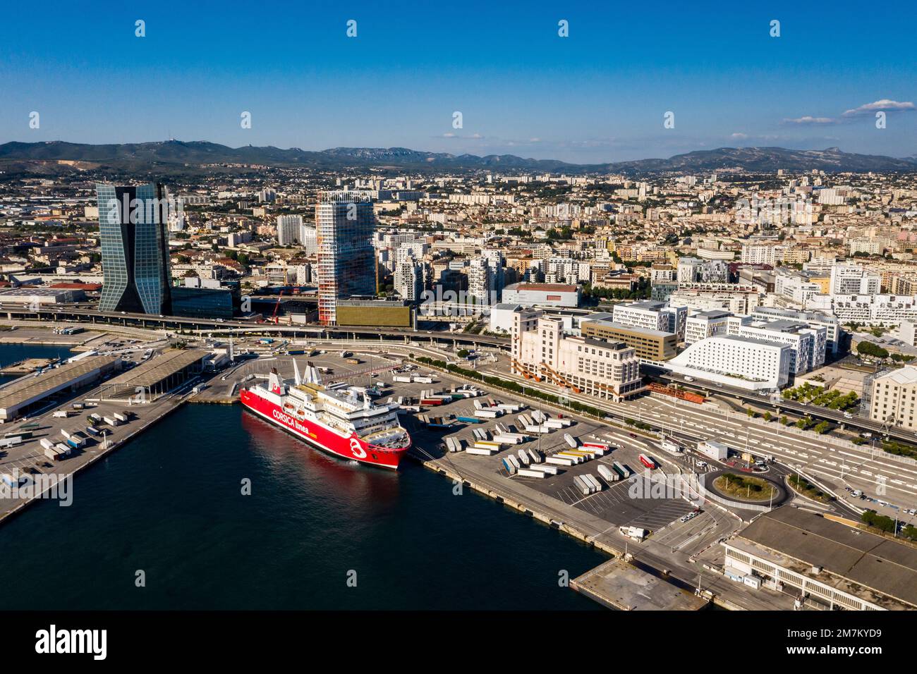 Marseille (sud-est de la France) : vue aérienne du Grand port maritime ...