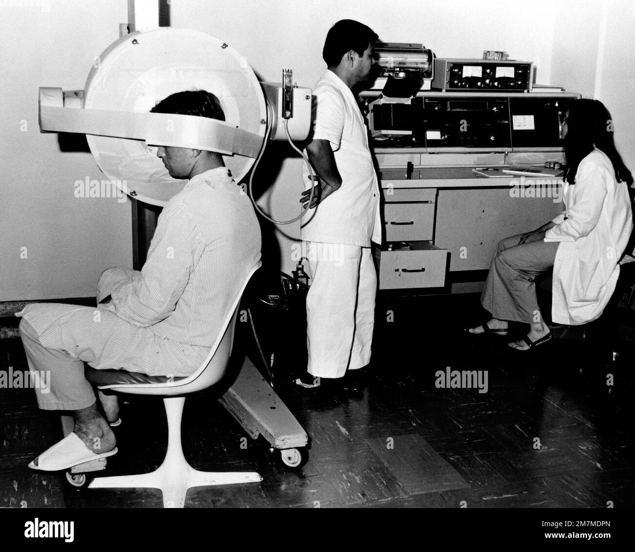 Un patient subit une acquisition cérébrale sur la caméra de ...