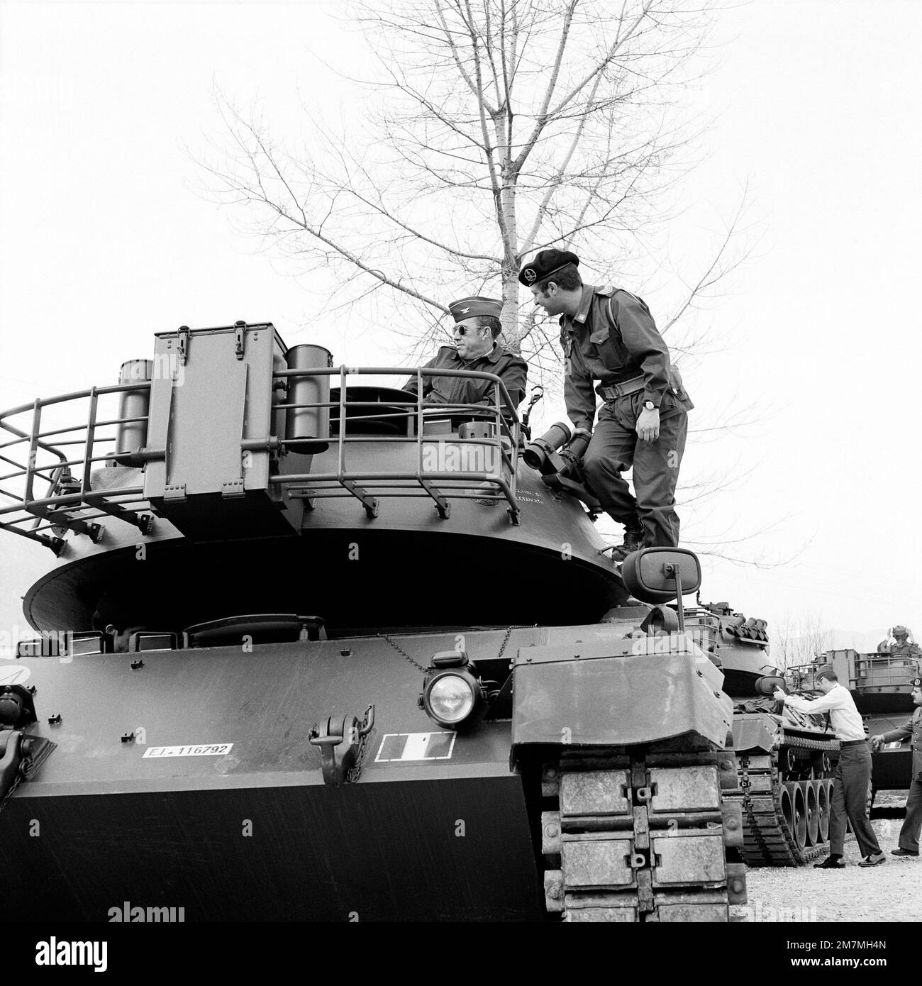 Le colonel Jimmy G. Martin, commandant de la base aérienne d'Aviano ...