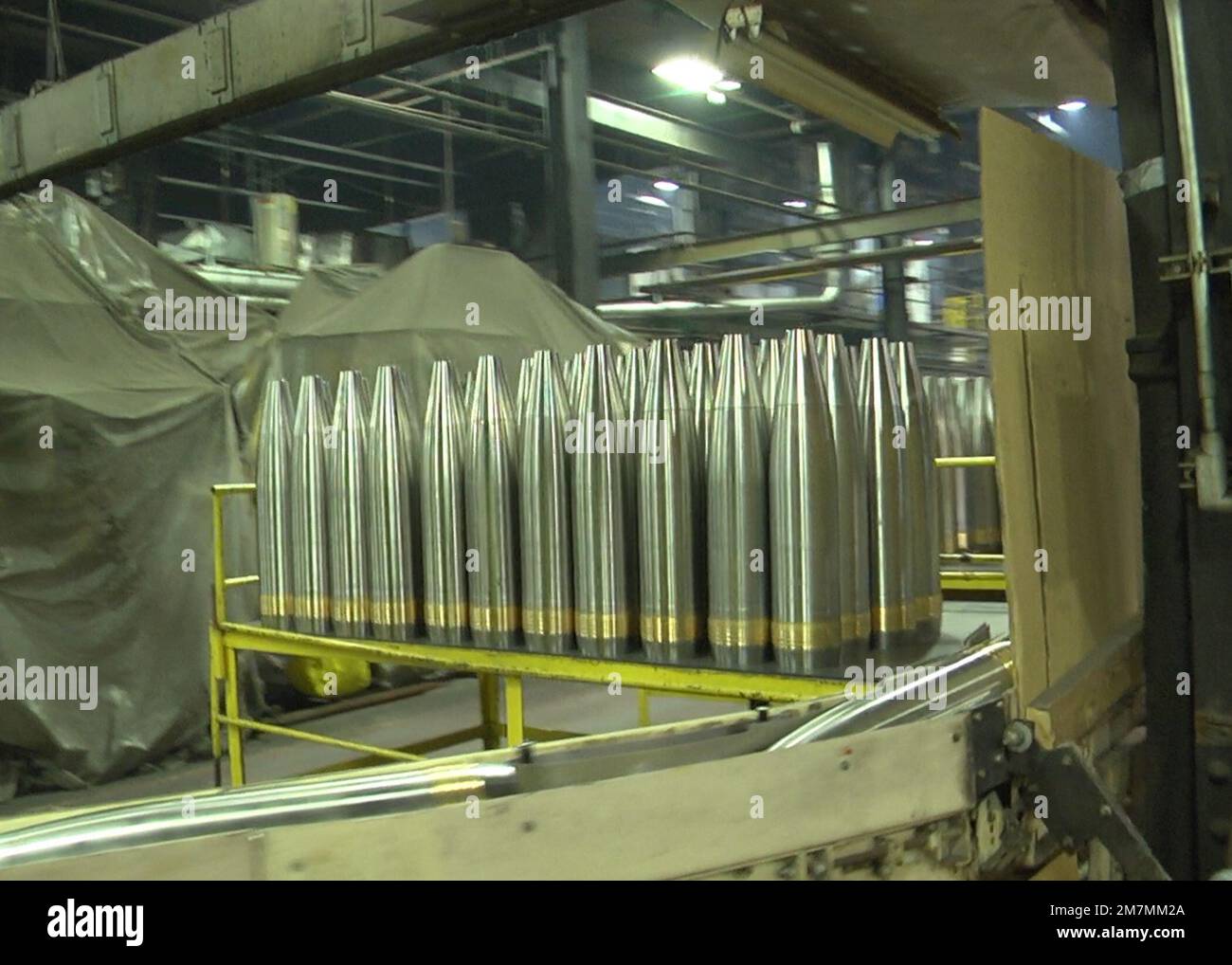Production de projectiles à l'usine de munitions de l'armée de Scranton ...
