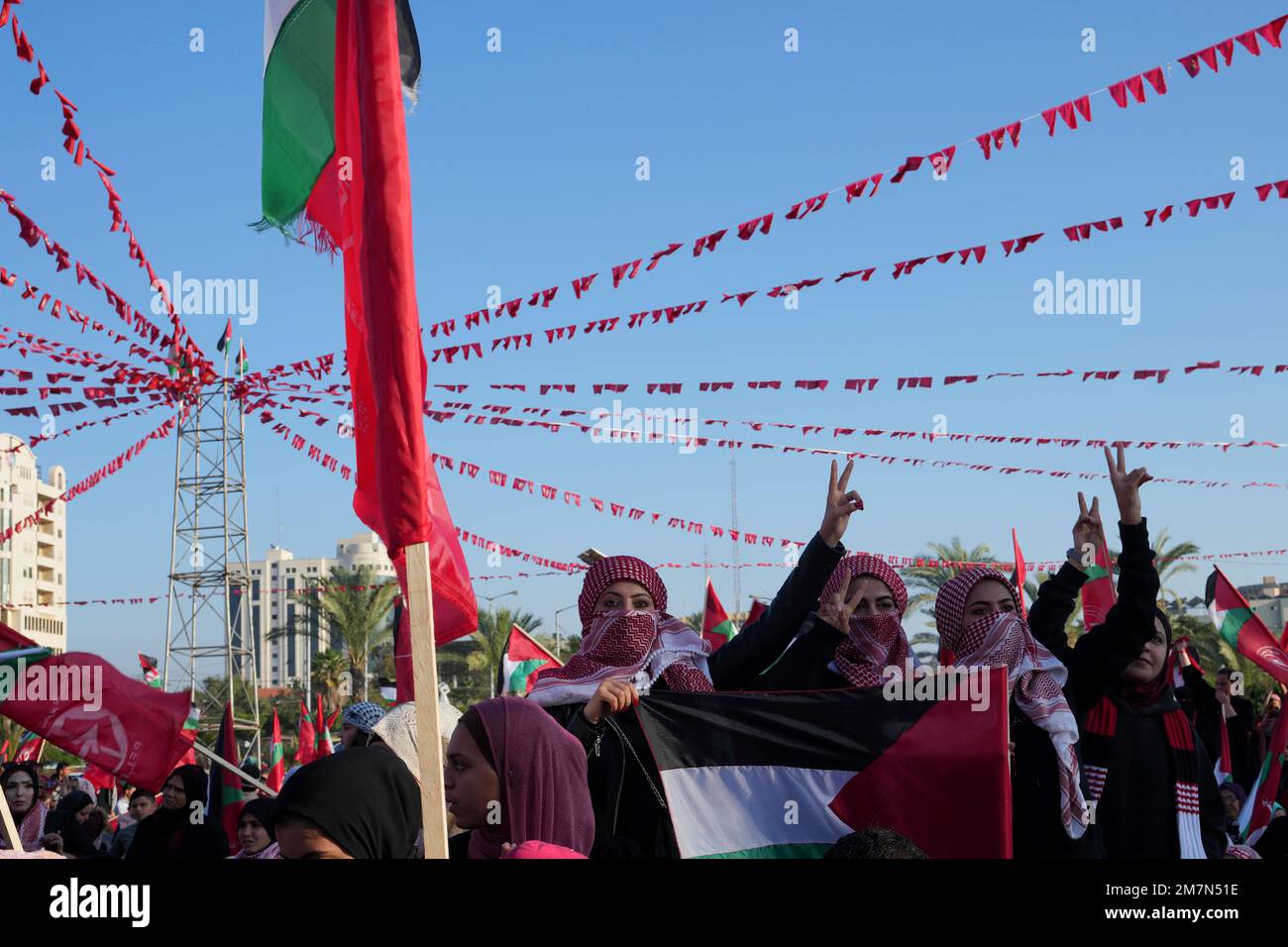 Women activists from the Popular Front for the Liberation of Palestine ...
