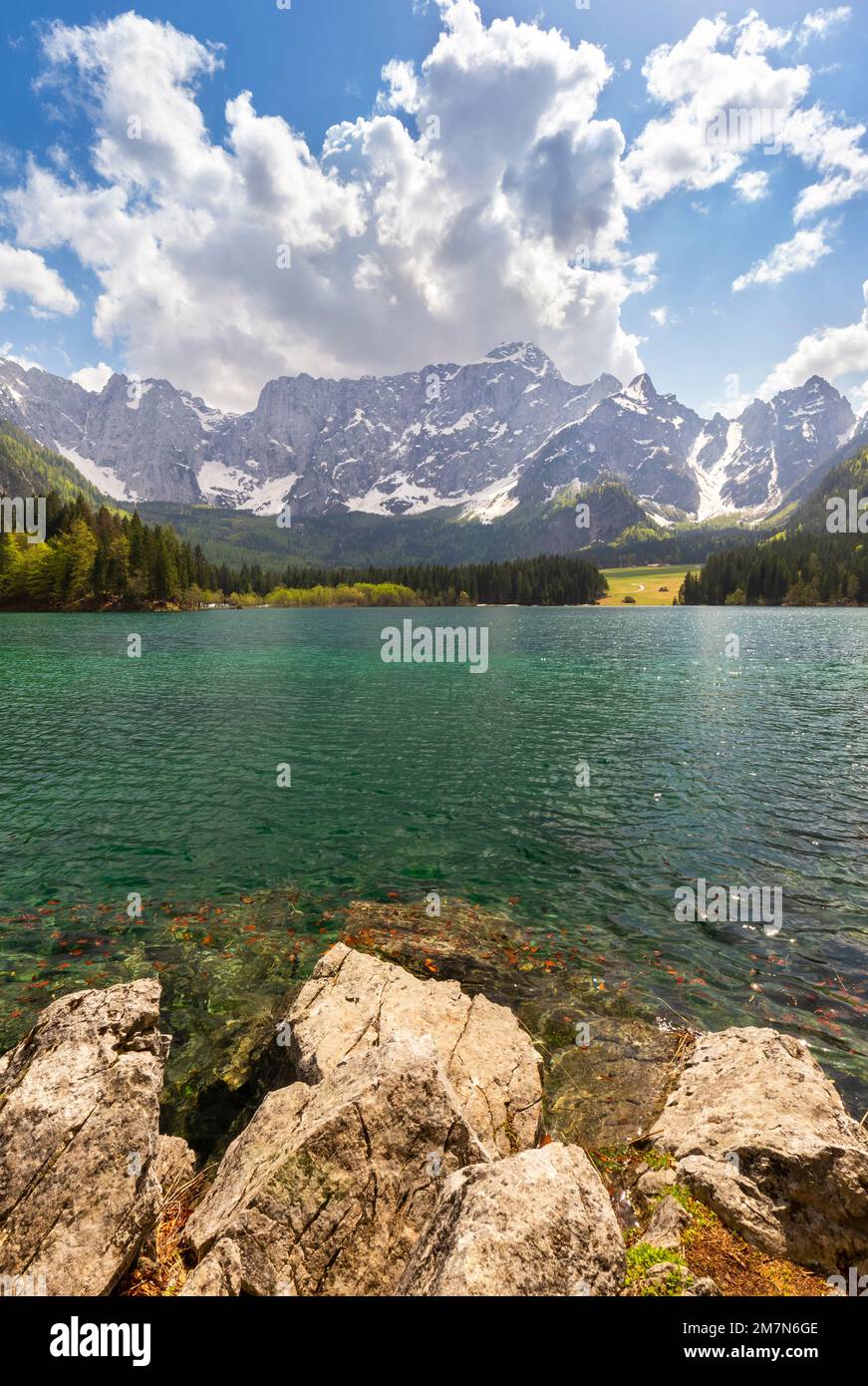 Parc naturel des lacs de fusine Banque de photographies et d’images à ...
