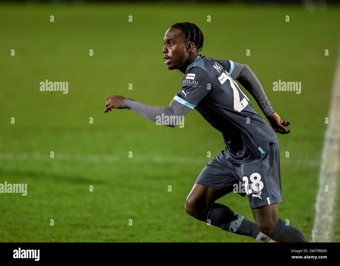 Jay Matete, milieu de terrain de Plymouth Argyle (28) pendant le match ...