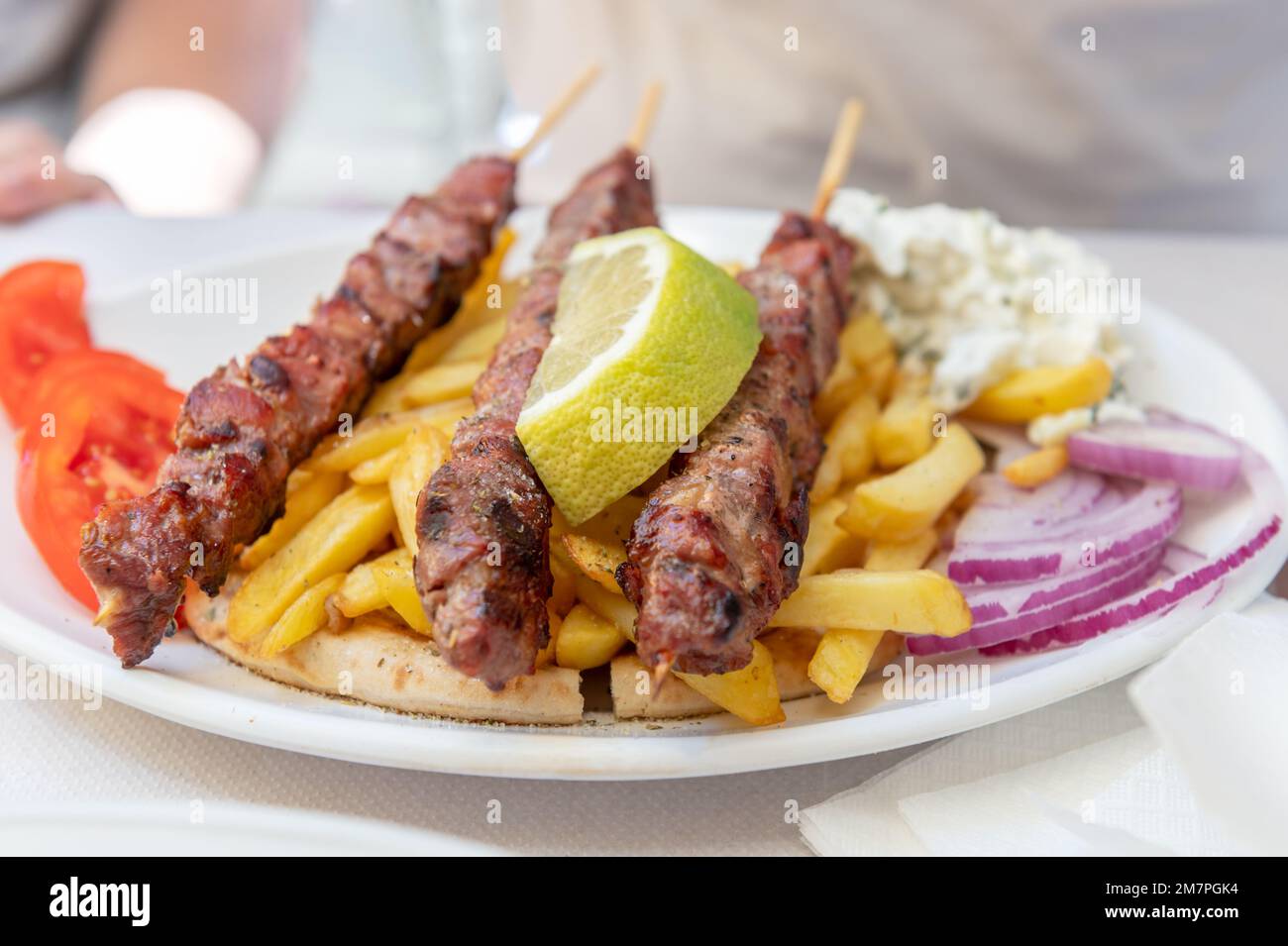 Souvlaki kebab in pita bread Banque de photographies et d’images à ...