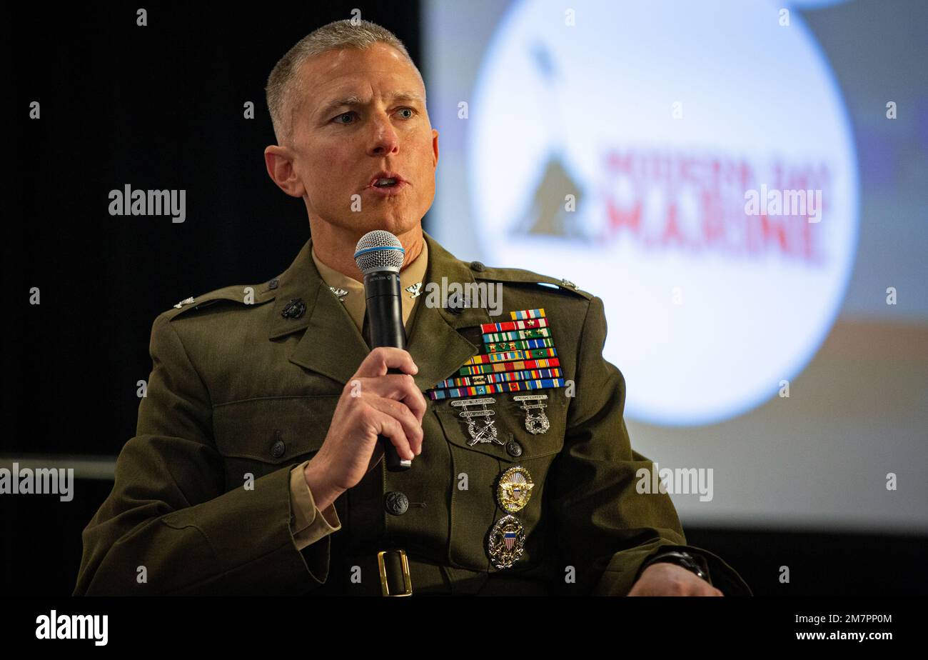 ÉTATS-UNIS Timothy Brady, commandant du 3D Marine littoral Regiment ...