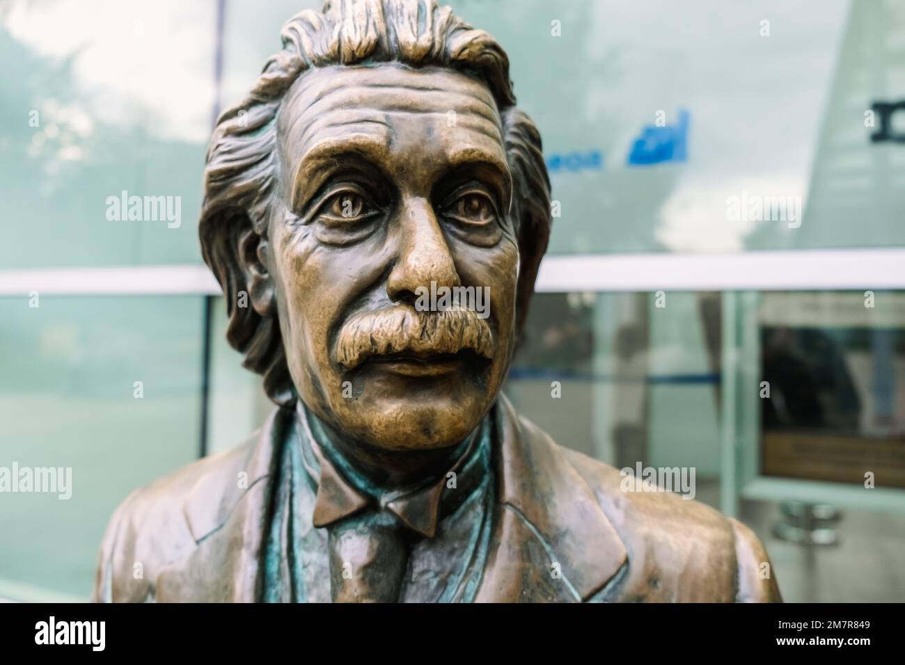 Sculpture en bronze albert einstein Banque de photographies et d’images à haute résolution - Alamy