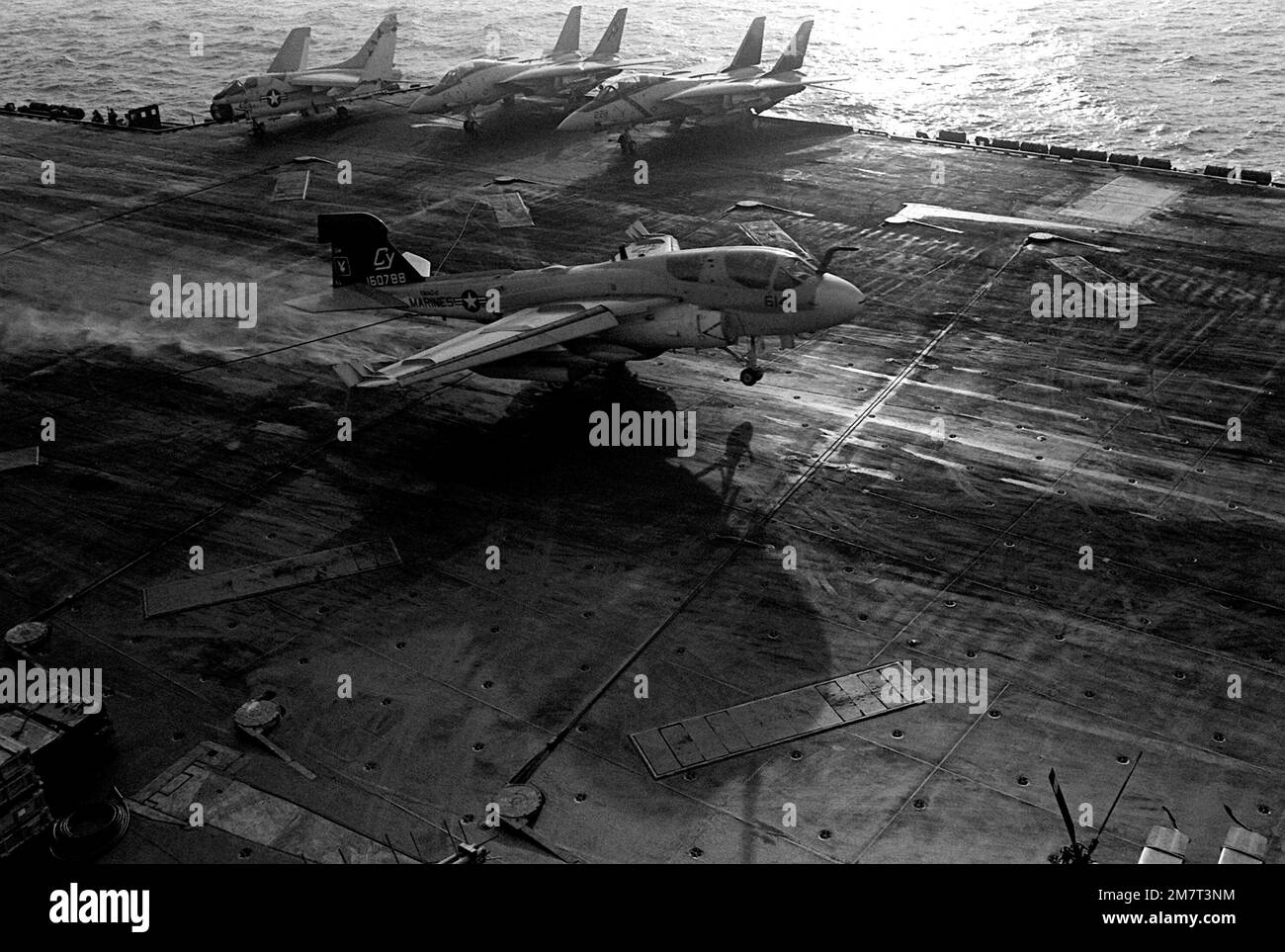 Porte avions à propulsion nucléaire uss nimitz cvn 68 Banque d'images ...