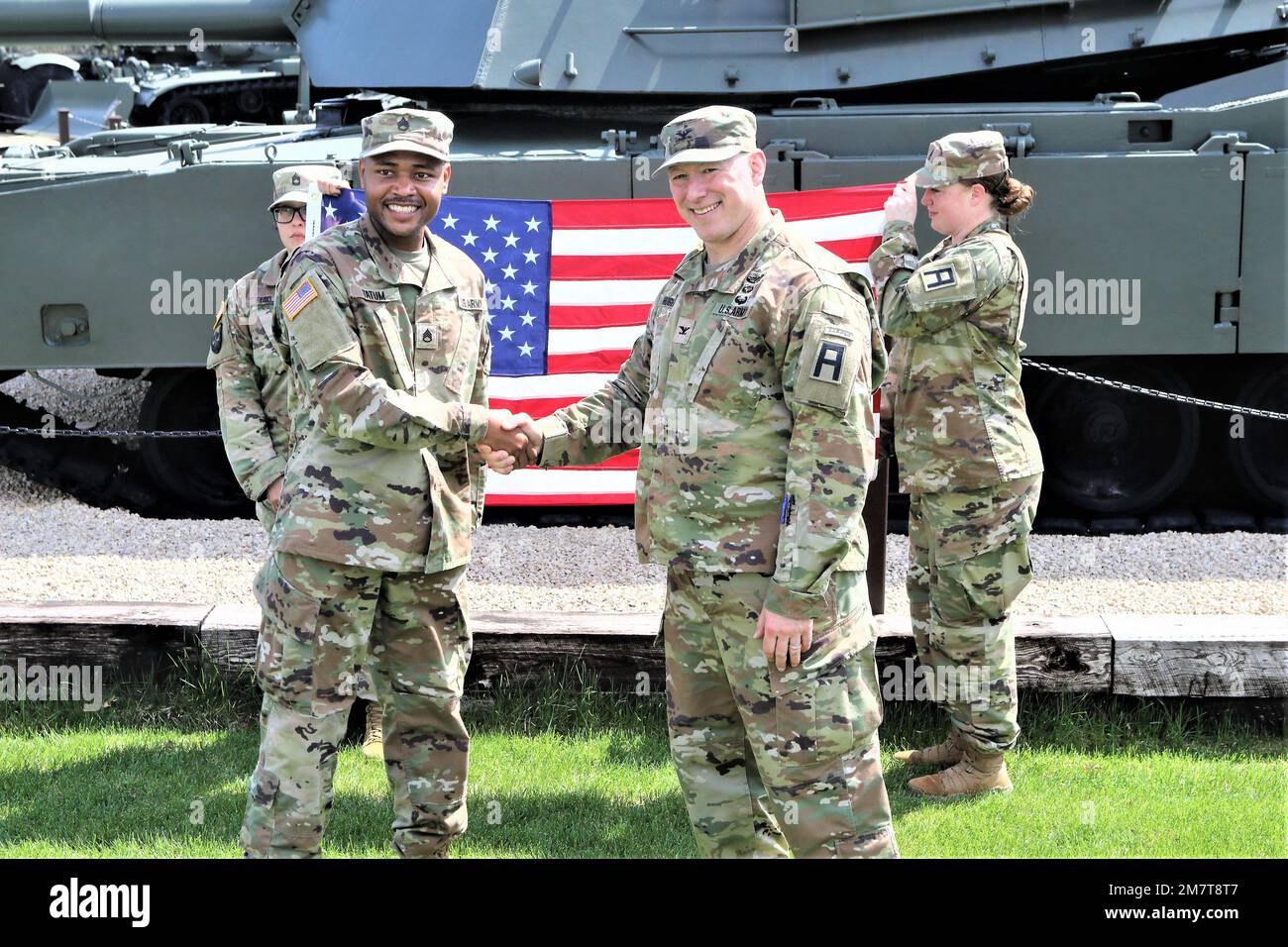 Le sergent d'état-major Ryan Tatum, de la Brigade d'entraînement ...