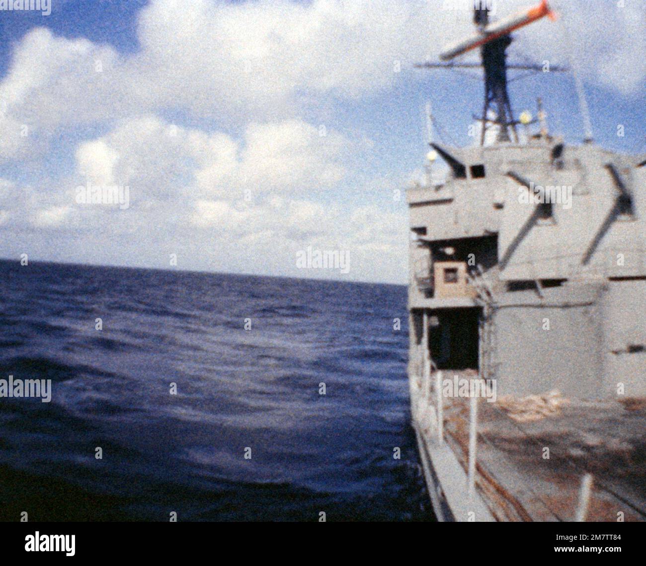Un point de vue, regardant vers l'avenir, du destroyer cible ex-USS ...