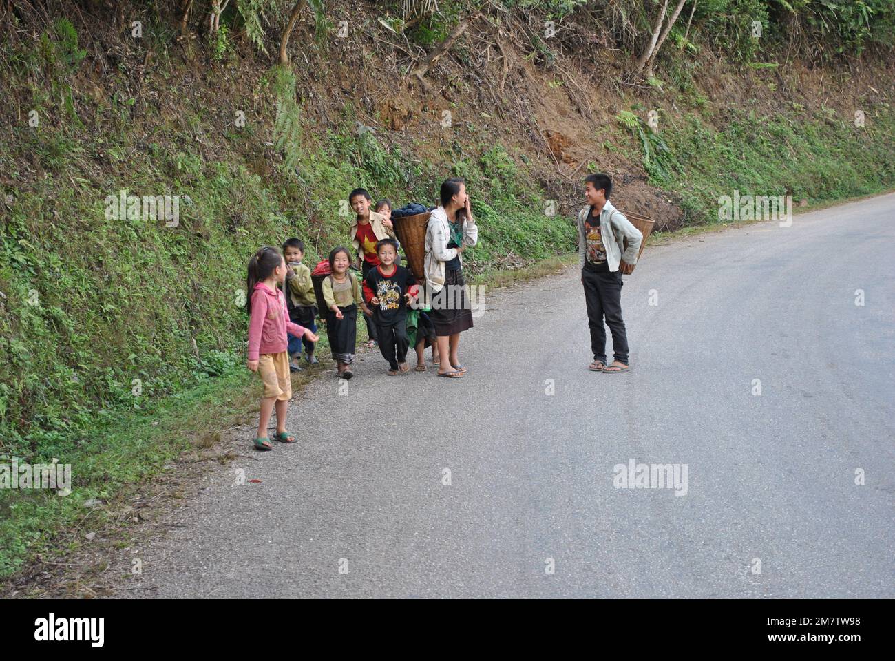 Sur la route entre Phonsavan et Xam Neua Photo Stock - Alamy