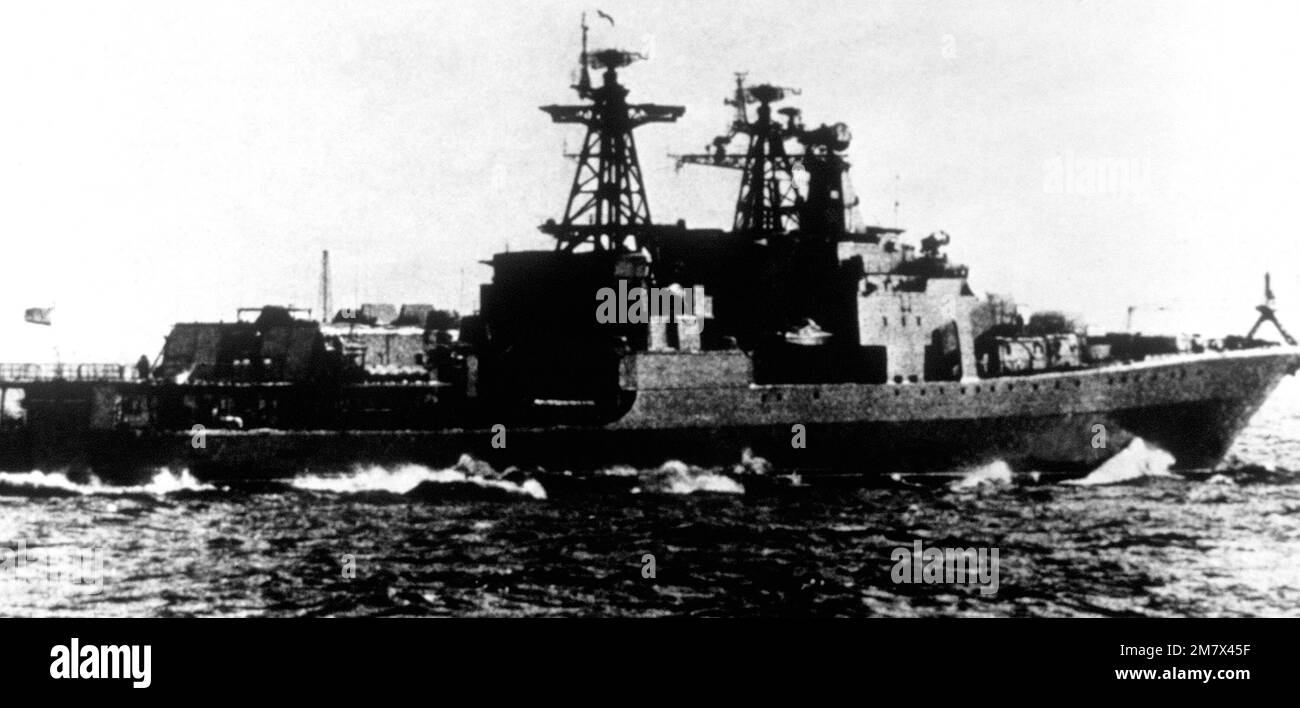 Destroyer de missiles guidés Banque d'images noir et blanc - Alamy