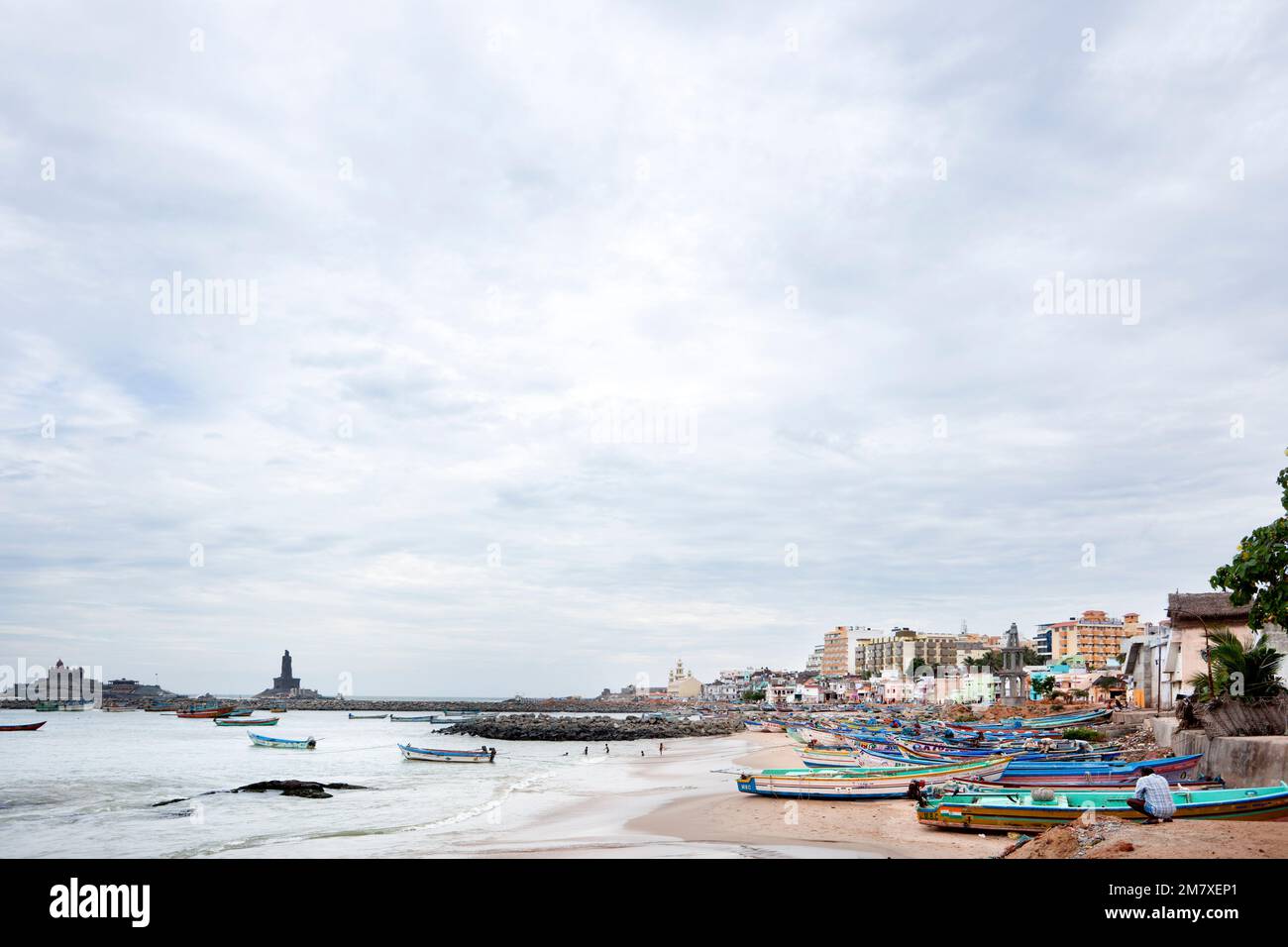 Kanyakumari, Inde-9 septembre 2012. Des dizaines de bateaux de pêche ...