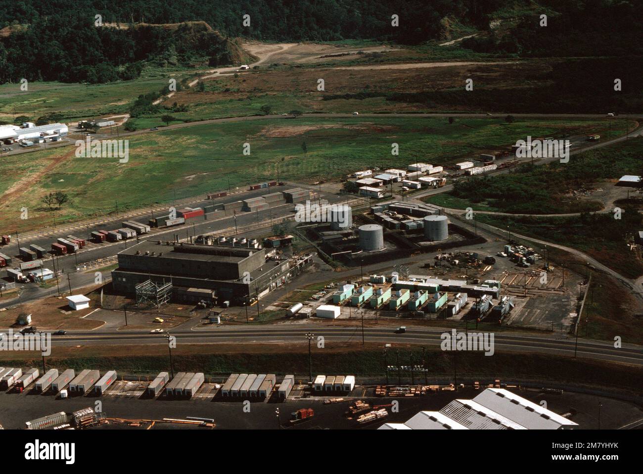 Vue aérienne de la centrale électrique de la Naval des États-Unis. Base ...