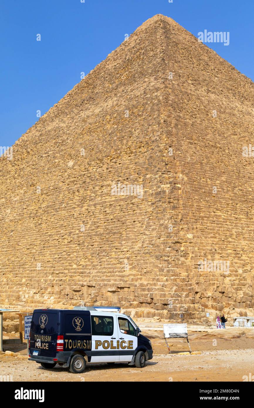 VÉHICULE DE POLICE TOURISTIQUE, LA PYRAMIDE DE CHEOPS APPELÉE LA GRANDE ...