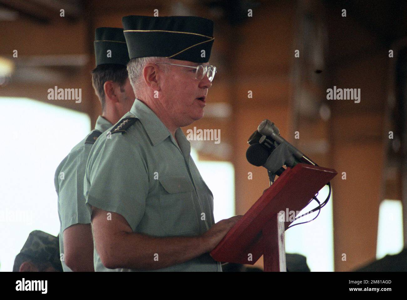 Le général Paul Gorman, du Commandement Sud, prend la parole lors de la ...