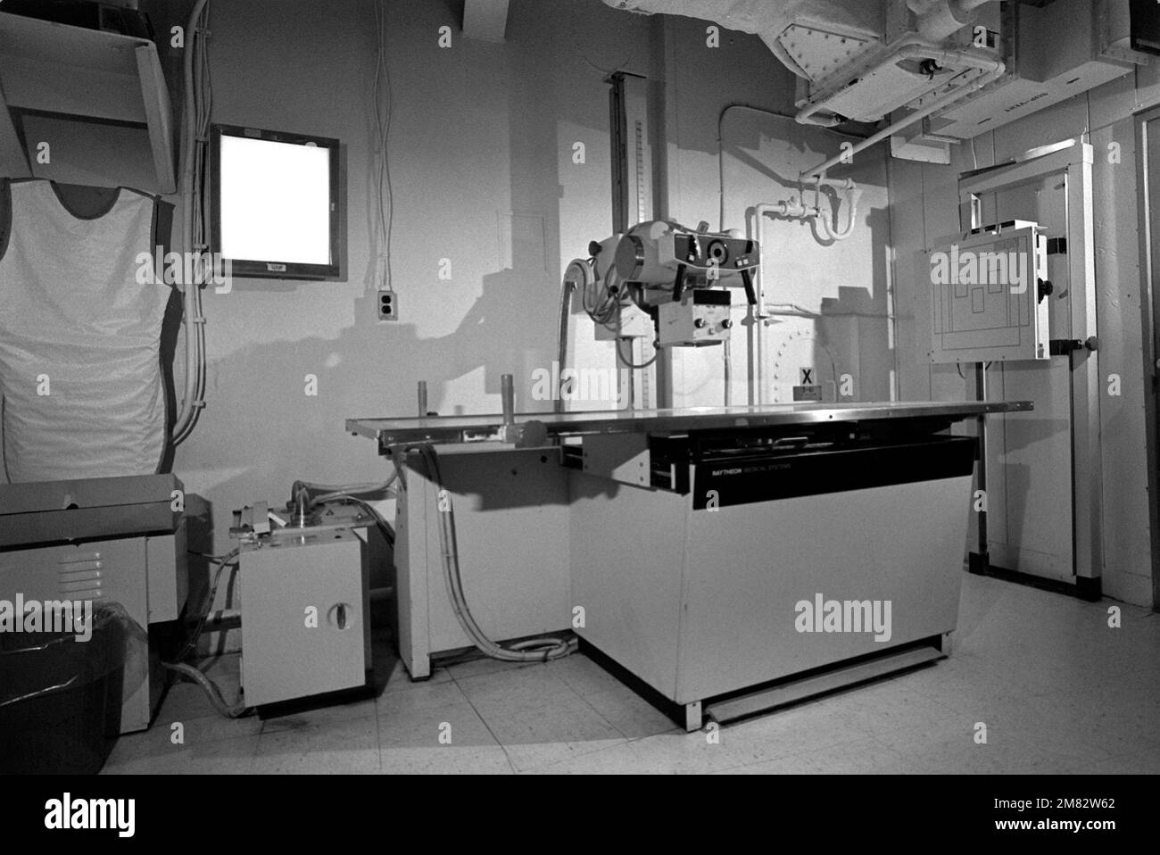 La salle de radiographie dans les espaces médicaux à bord du cuirassé ...