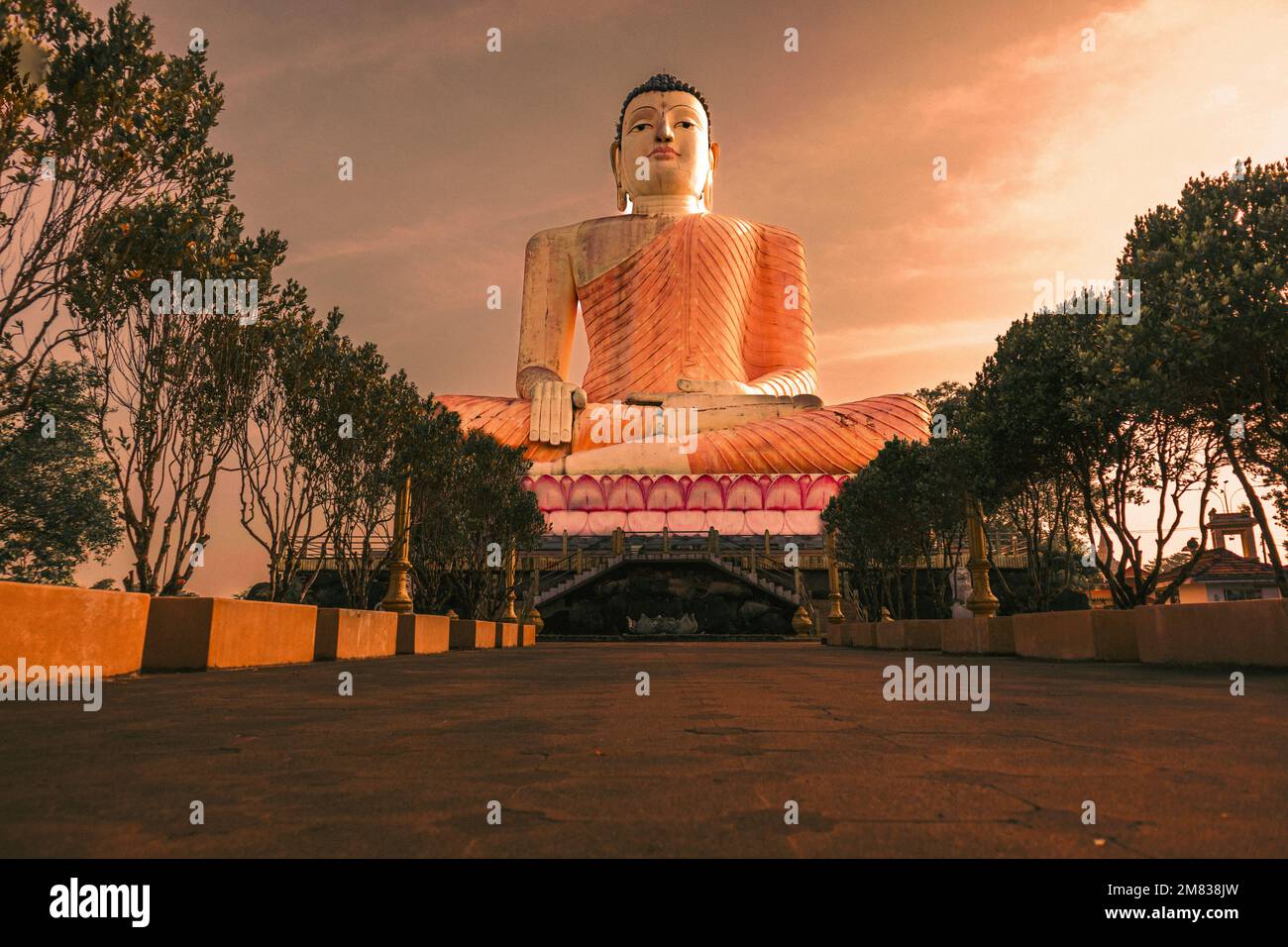 Sri lankan buddhist temple Banque de photographies et d’images à haute résolution - Alamy