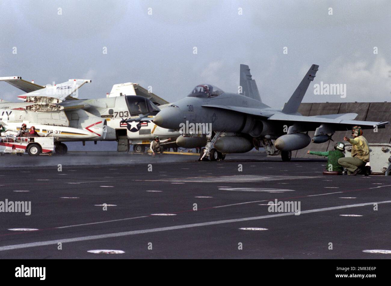 Un avion F/A-18 Hornet du Strike-Fighter Squadron 113 (VFA-113) se ...