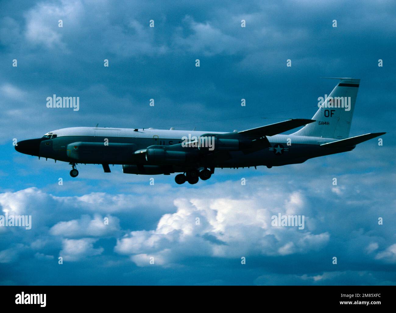 Boeing C-135 Stratotanker 18788.le Boeing C-135 Stratolifter est un ...