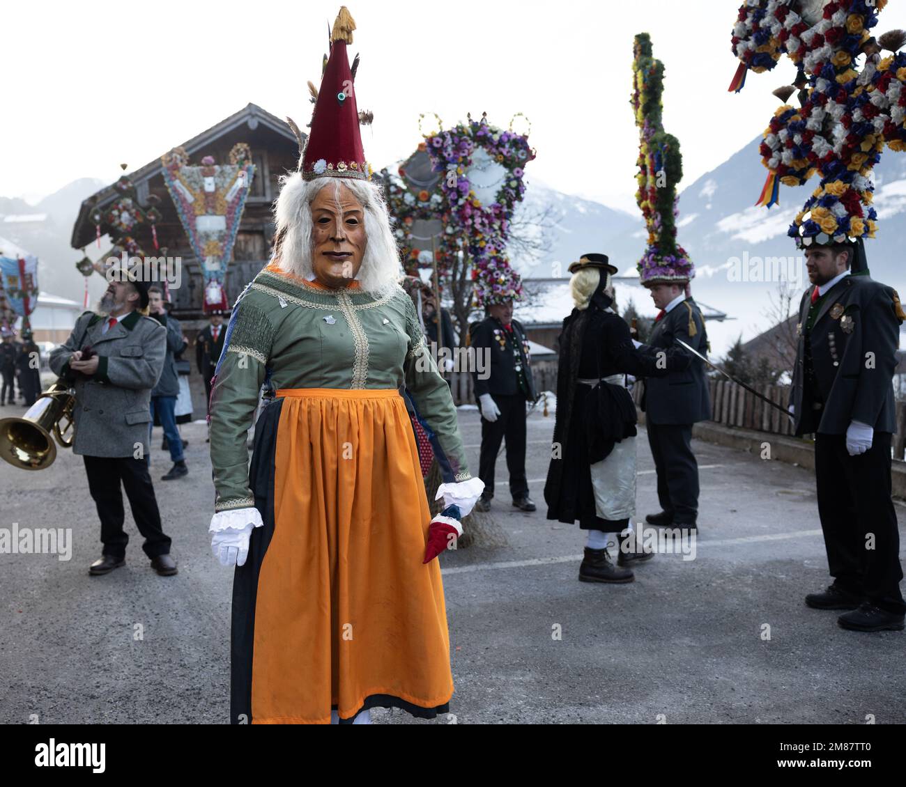 AUTRICHE, GASTEIN - 1 janvier 2023: La Perchta à deux faces dans la ...