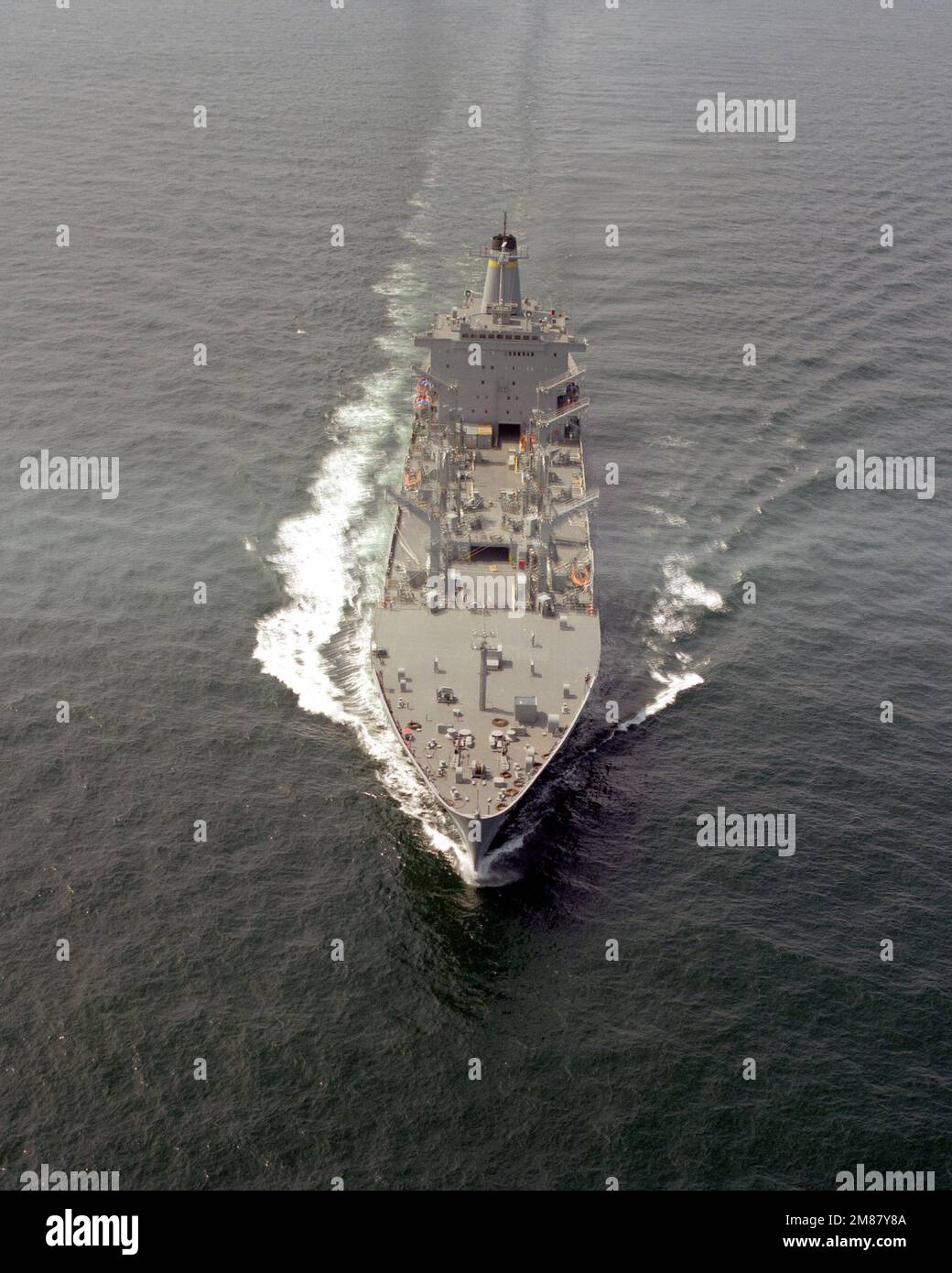 Une vue aérienne de l'anse du lubrificateur USNS JOHN LENTHALL (T-AO ...