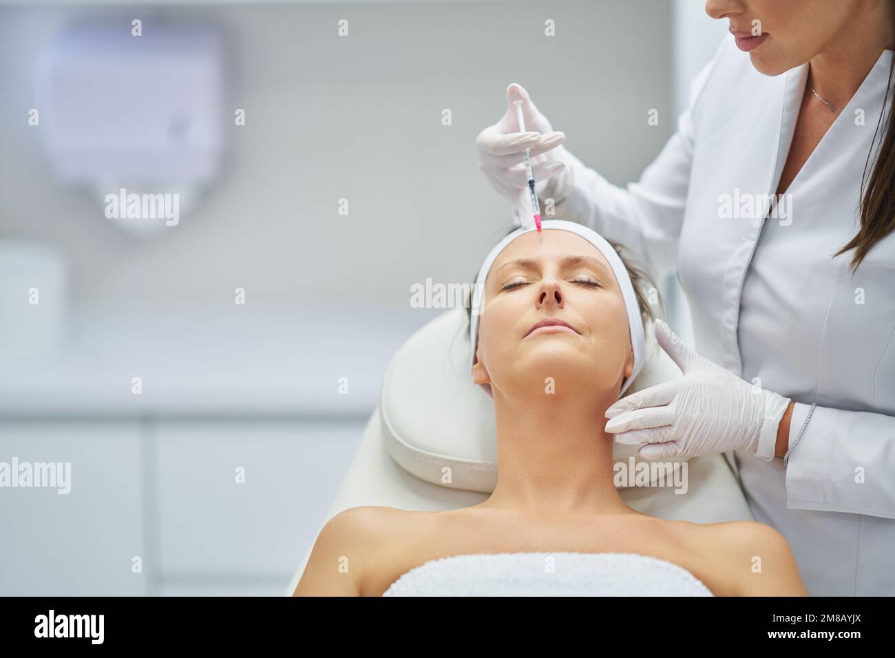 Une scène de traitements de la cosmétologie médicale injection de ...