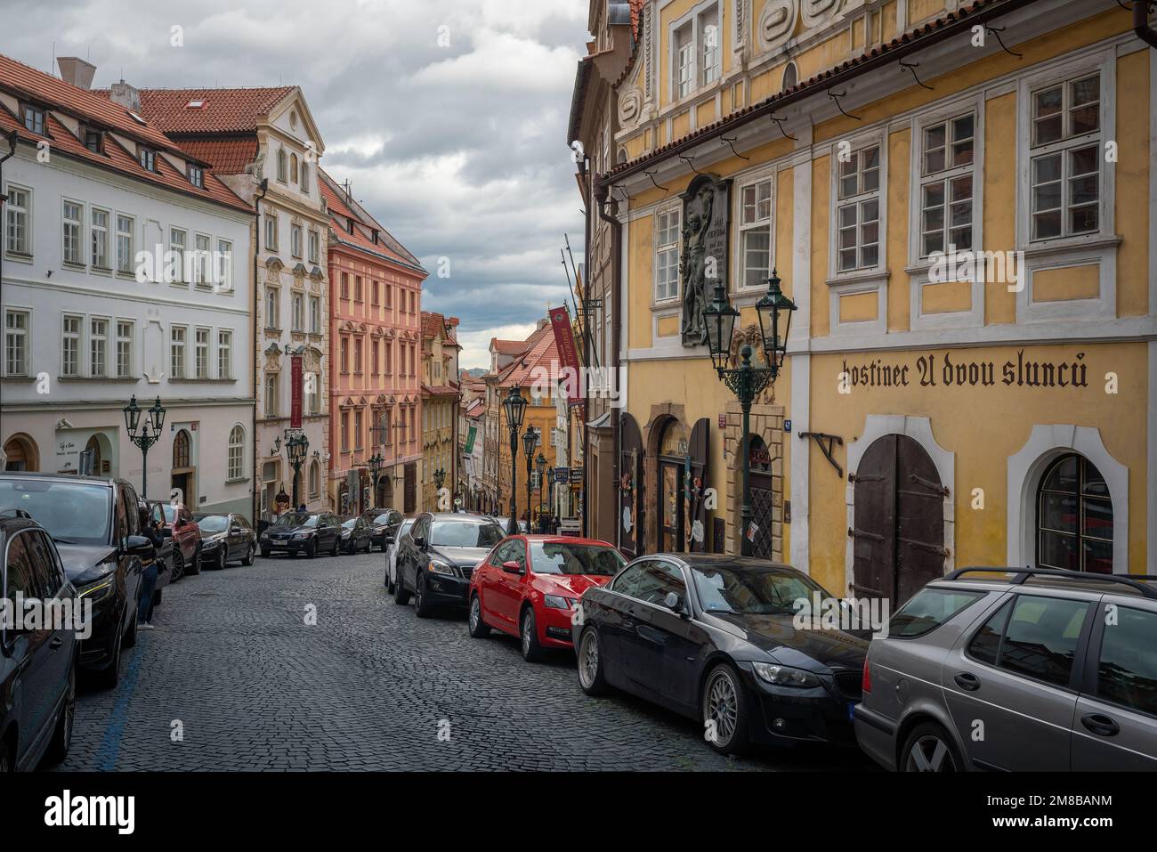 L'architecture des bâtiments et les rues de prague Banque de ...