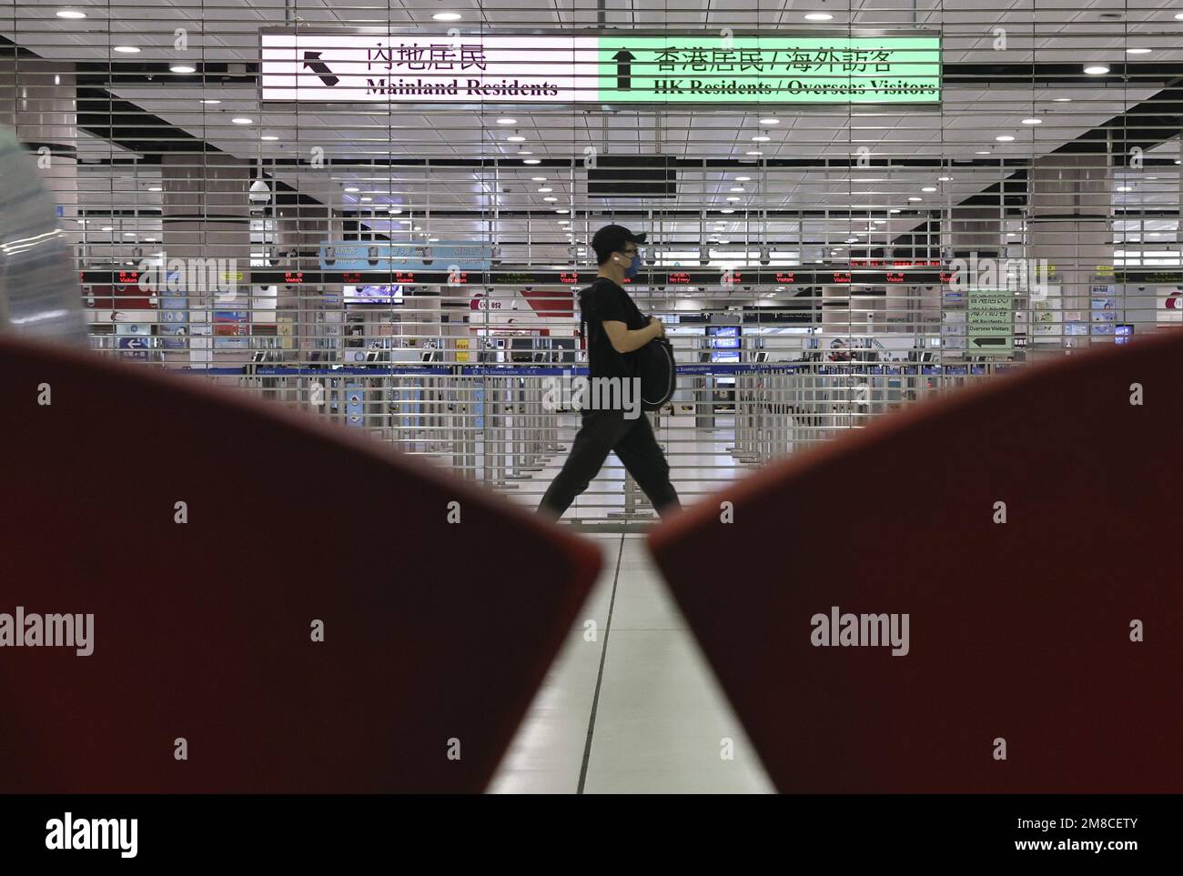 Un tour de presse à la station MTR Lok Ma Chau qui est sur le point de ...