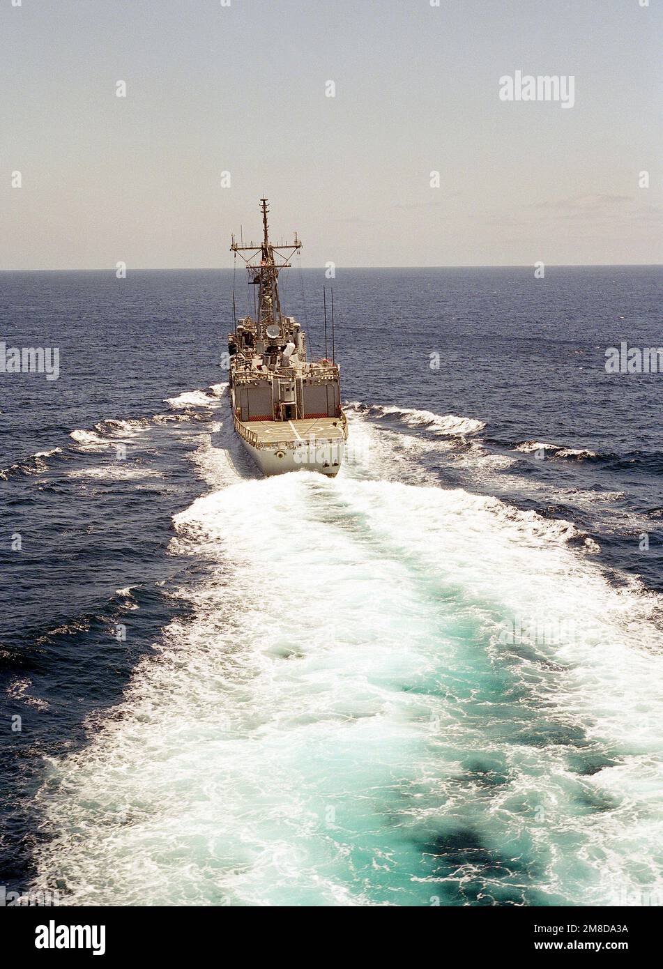 Vue de l'arrière de la frégate de missiles guidés USS RENTZ (FFG 46) en ...