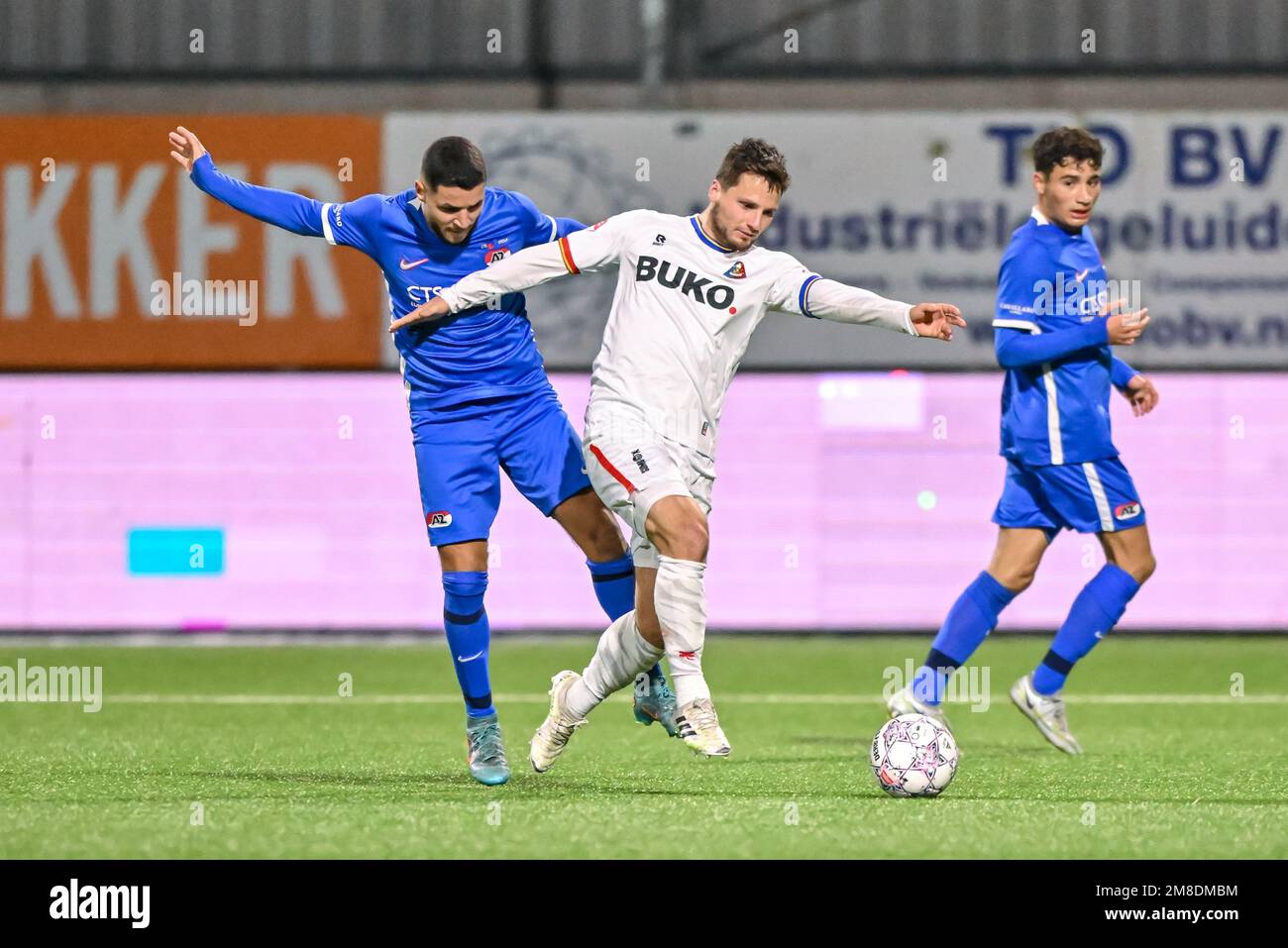 IJMUIDEN, PAYS-BAS - JANVIER 13 : Soulyman Allouch de Jong AZ combat ...