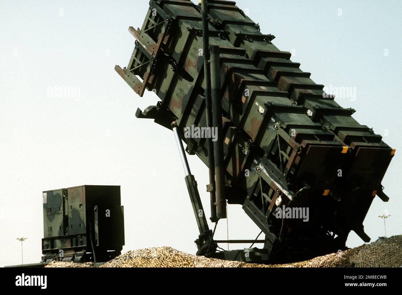 Vue d'un lanceur de missiles du système tactique de défense aérienne ...